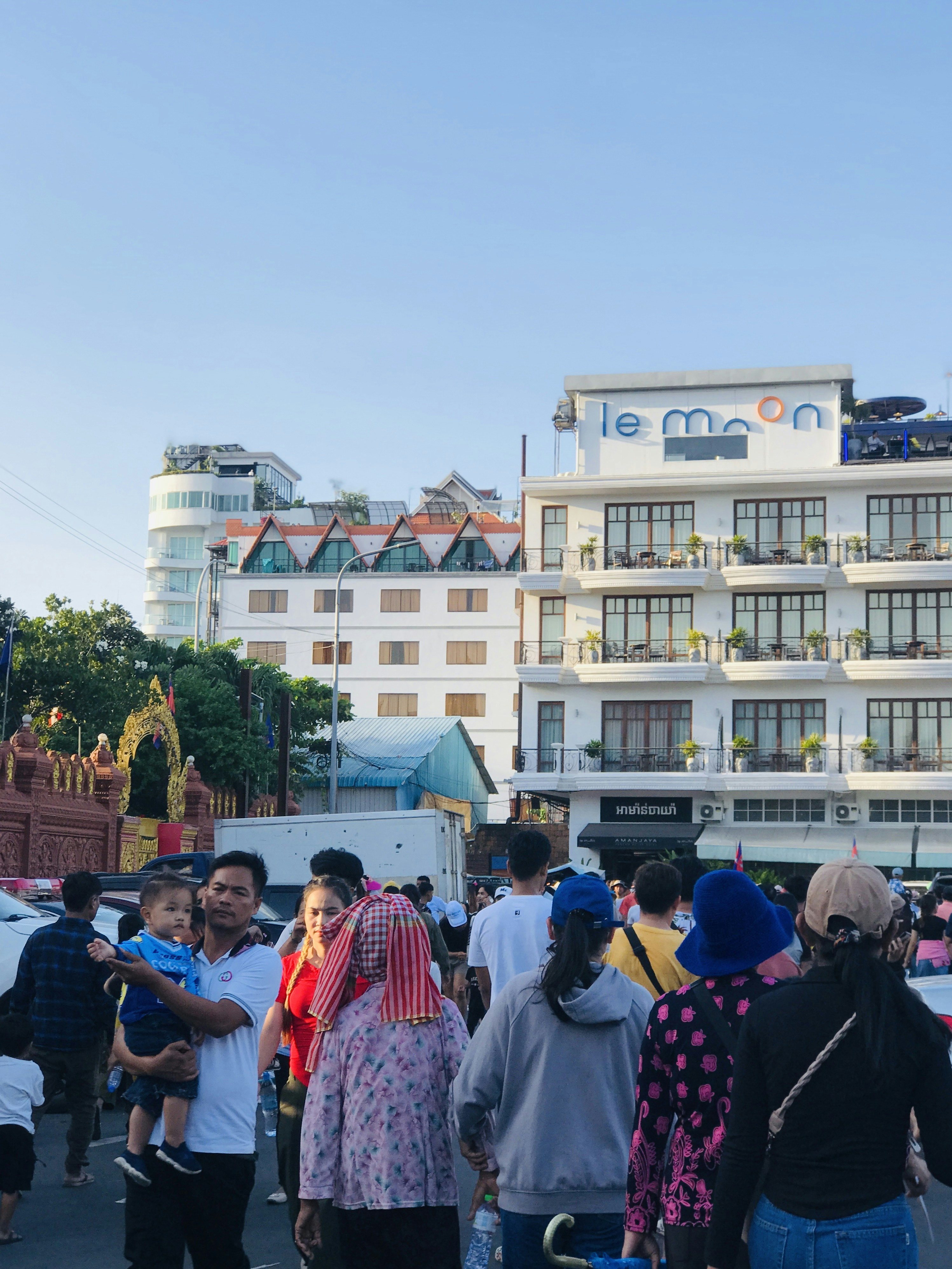 Crowd Pulse at the Edge of Modern Balconies