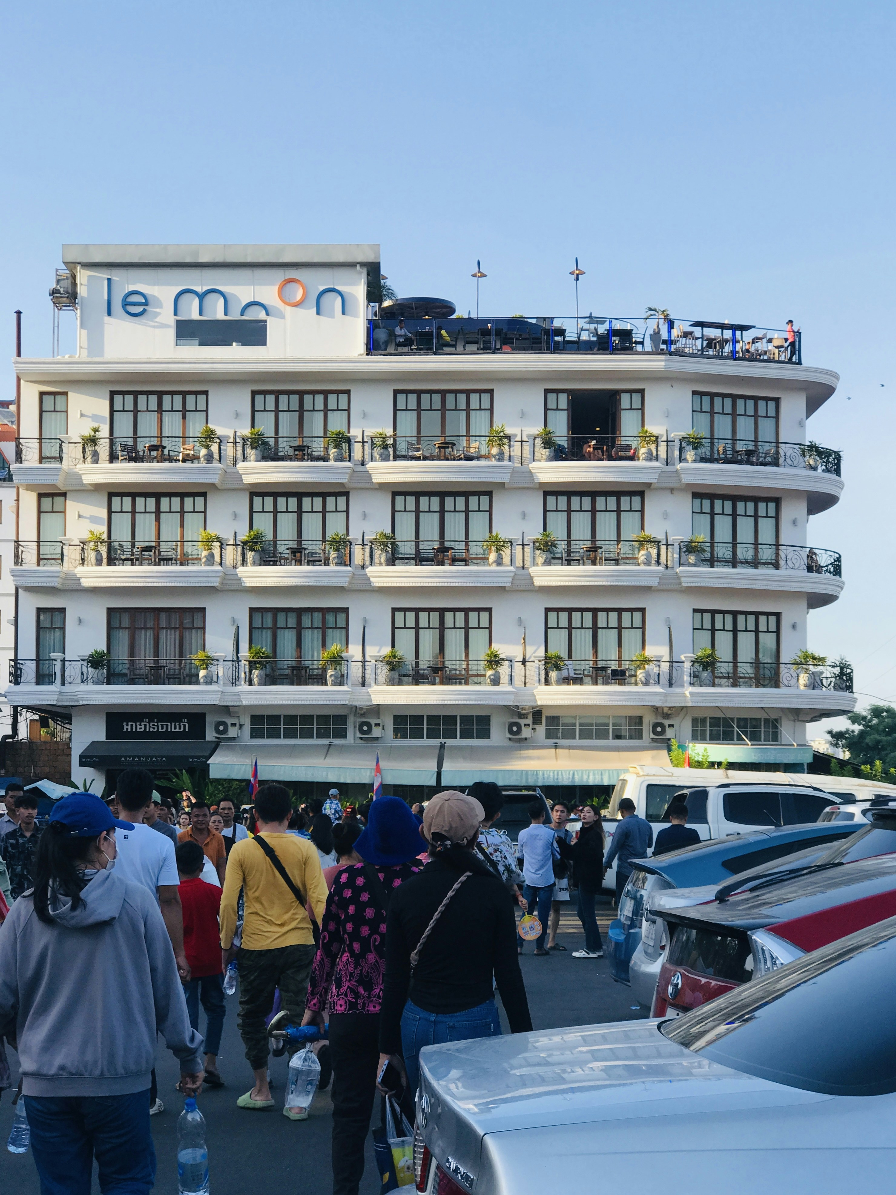 Curved Facade and Crowds: A Seaside Hotel Front at Dusk