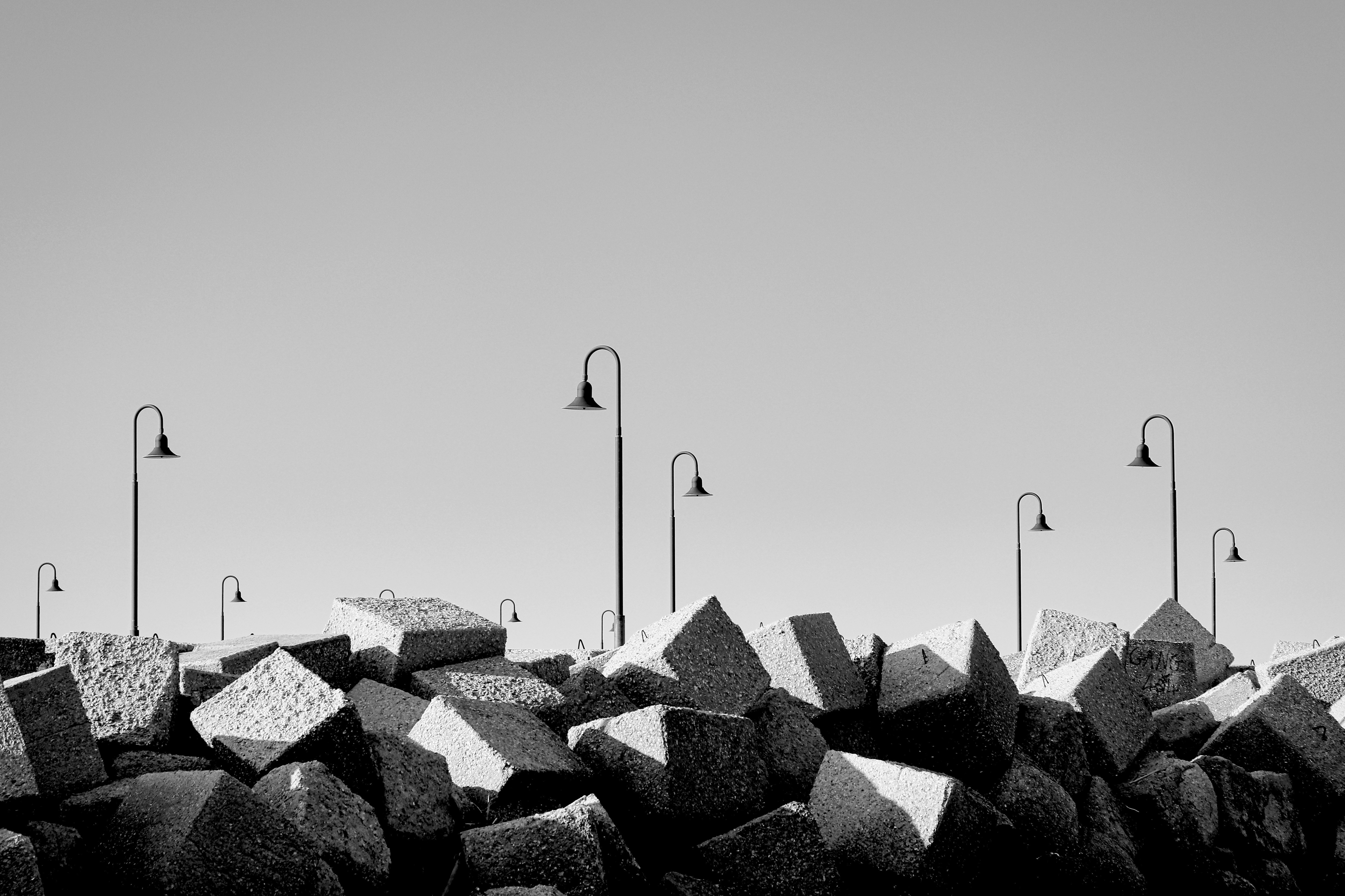 Monochrome Breakwater Lanterns: Quiet Geometry of Rocks and Light