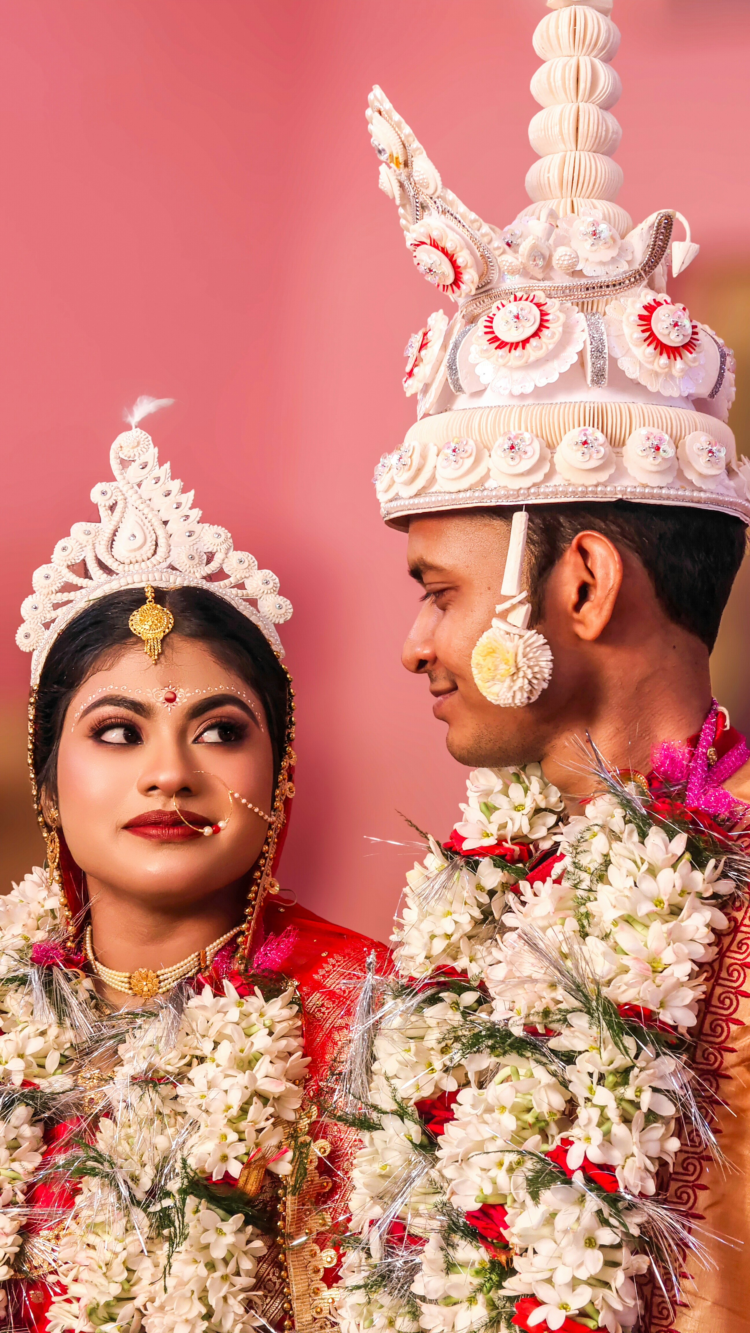 A man and woman dressed in traditional indian garb photo – Free ...