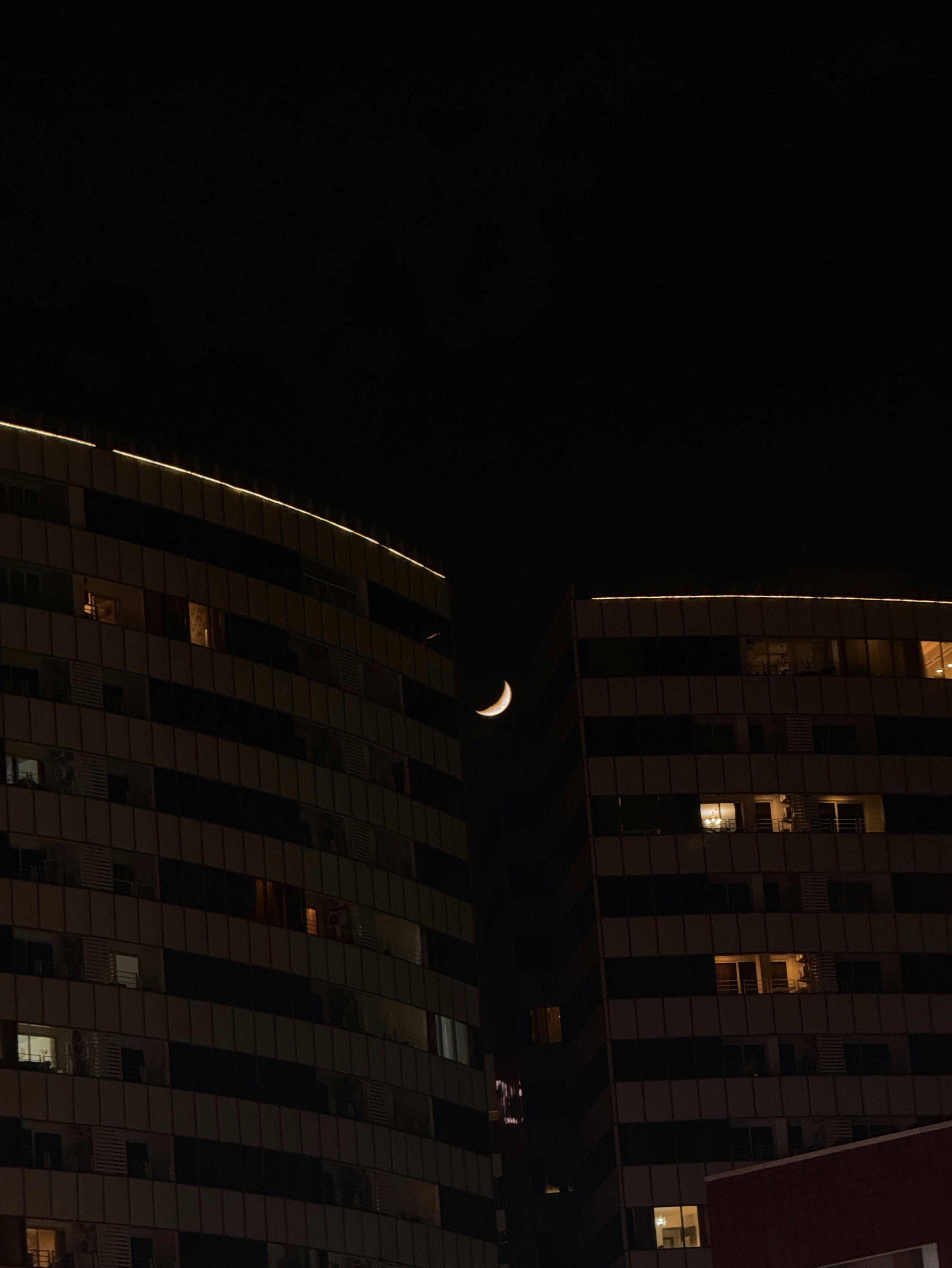 Crescent Between Curved Towers: Nightlight in a Quiet Skyline