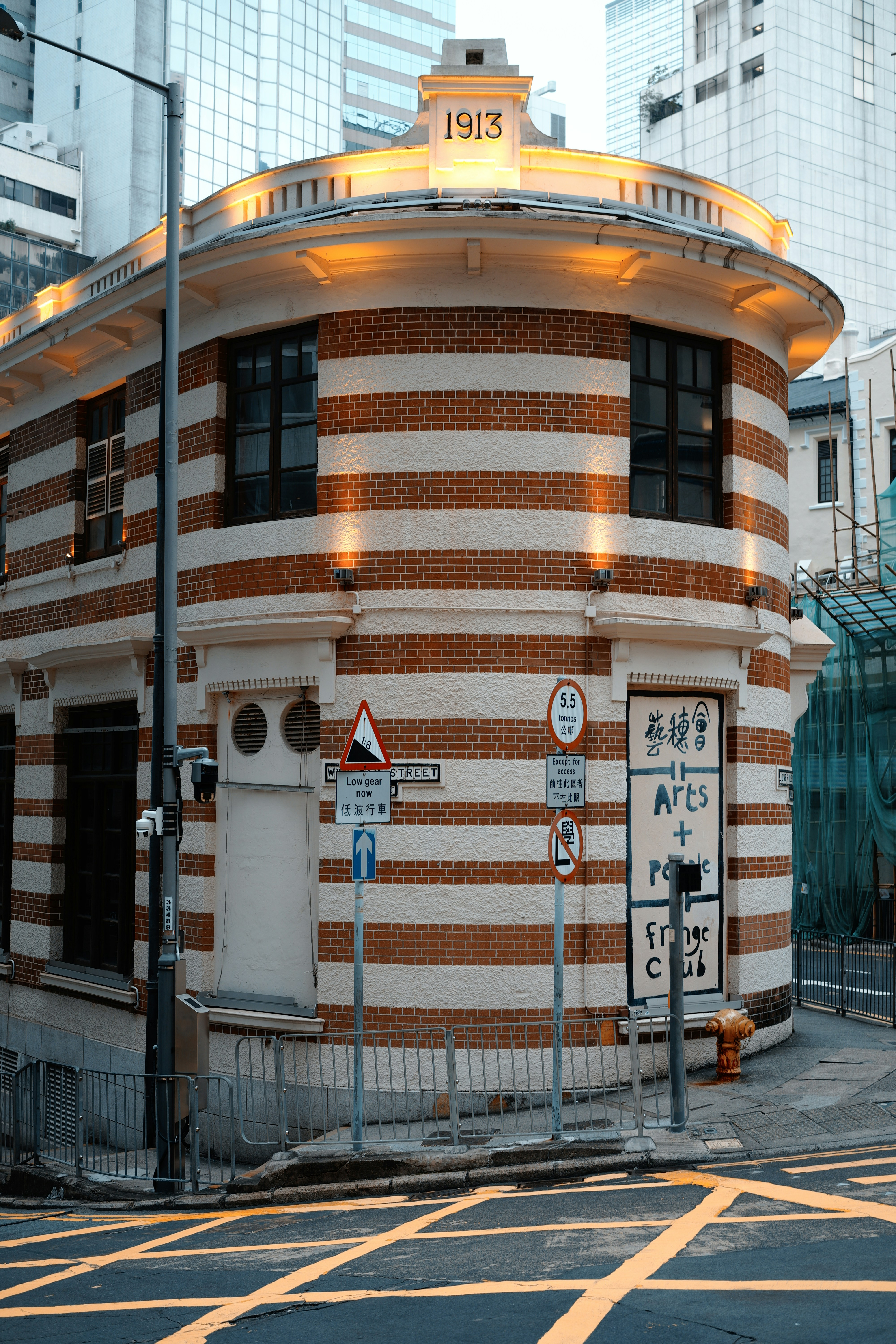 Amber-Rimmed Roundhouse, 1913: A Brick Corner in the City