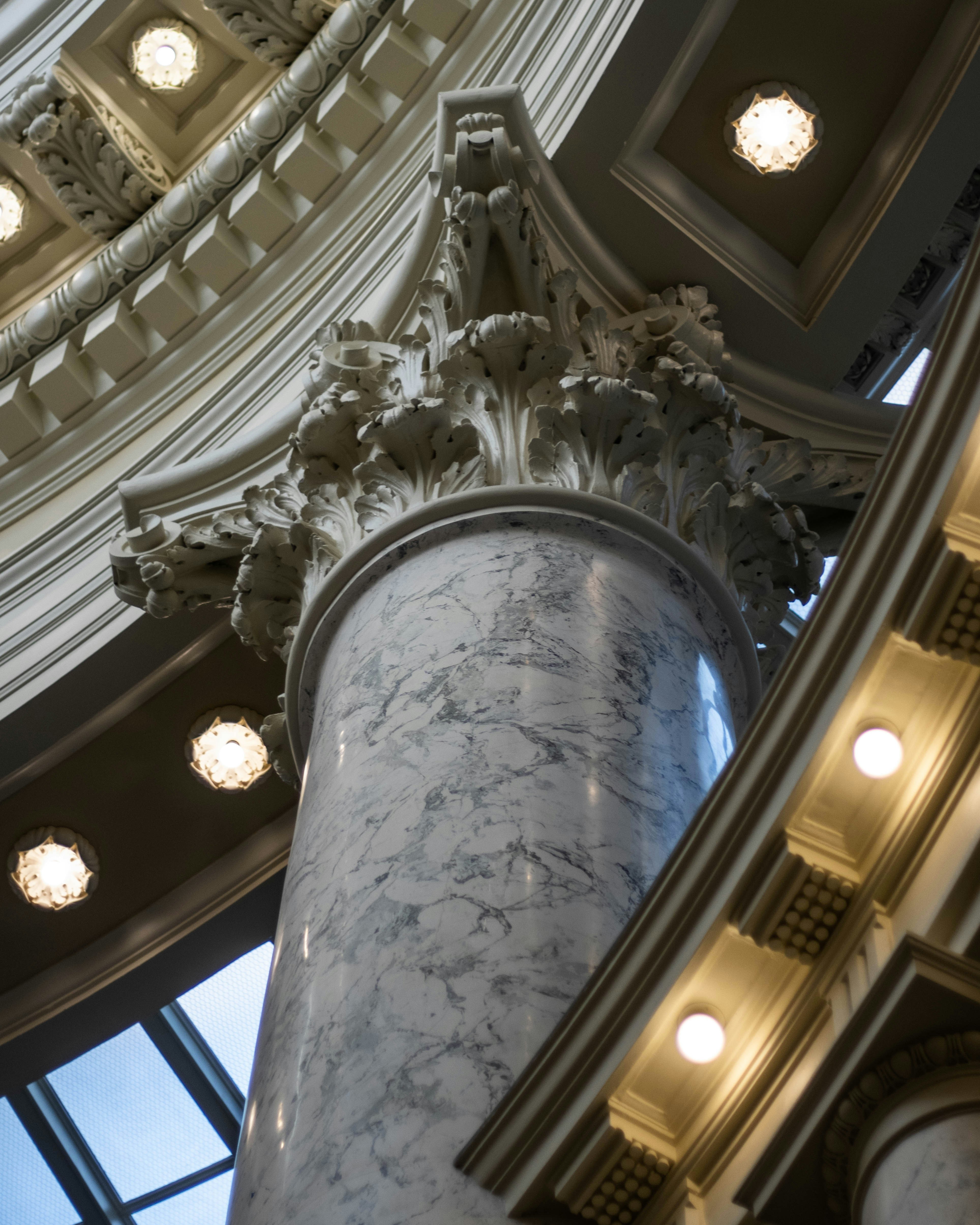 A very tall pillar in a big building photo – Free Pillar Image on Unsplash