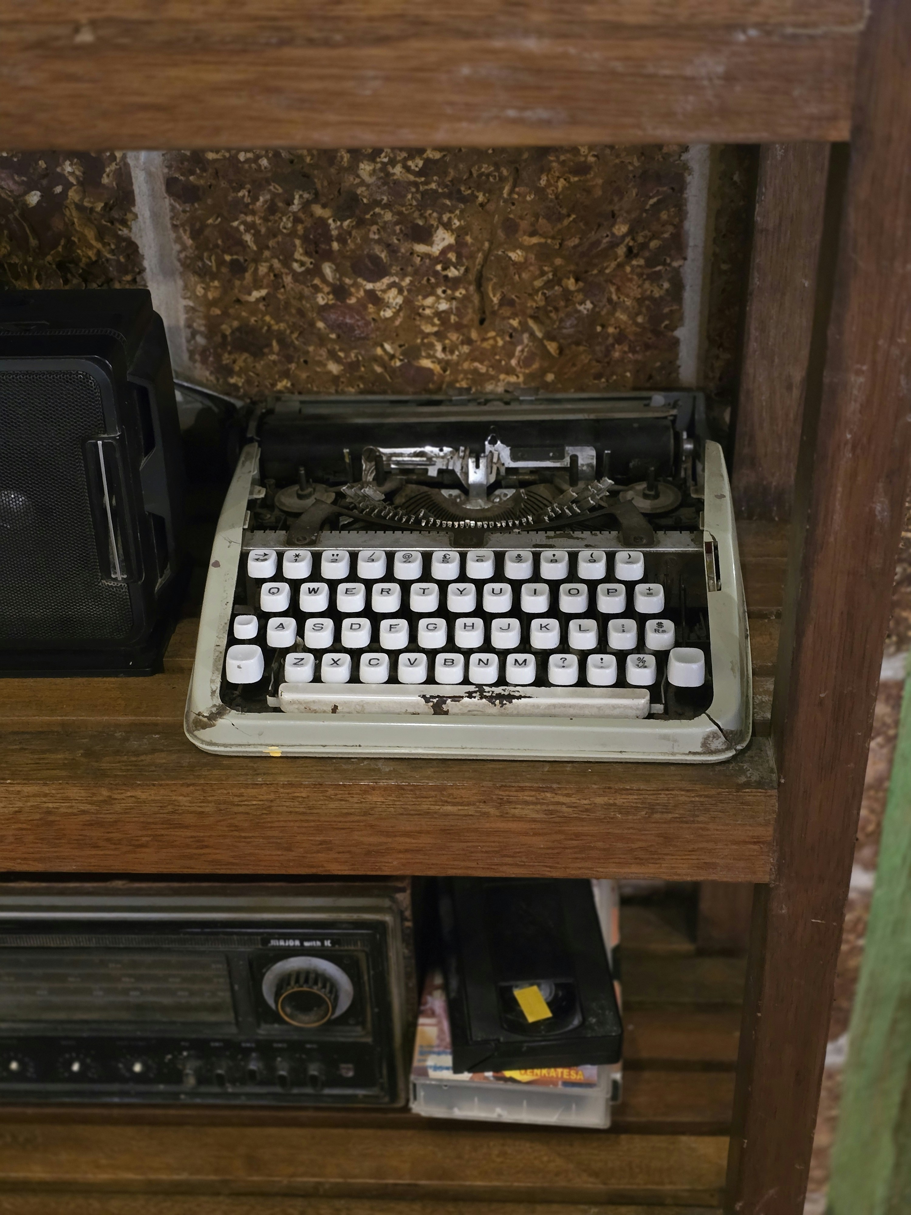 An old typewriter sitting on top of a wooden shelf photo – Free ...