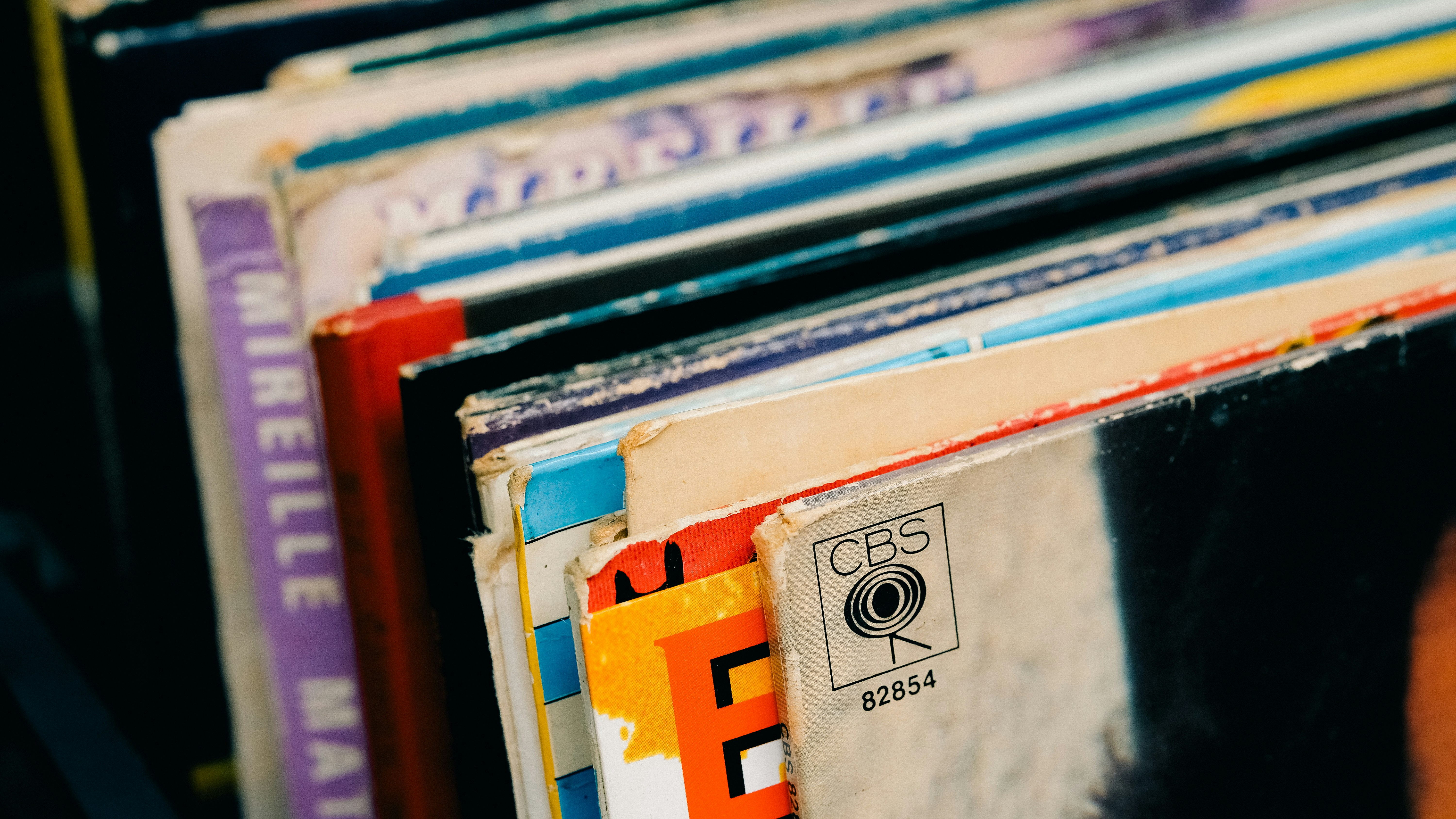 A close up of a stack of records photo – Free Details Image on Unsplash