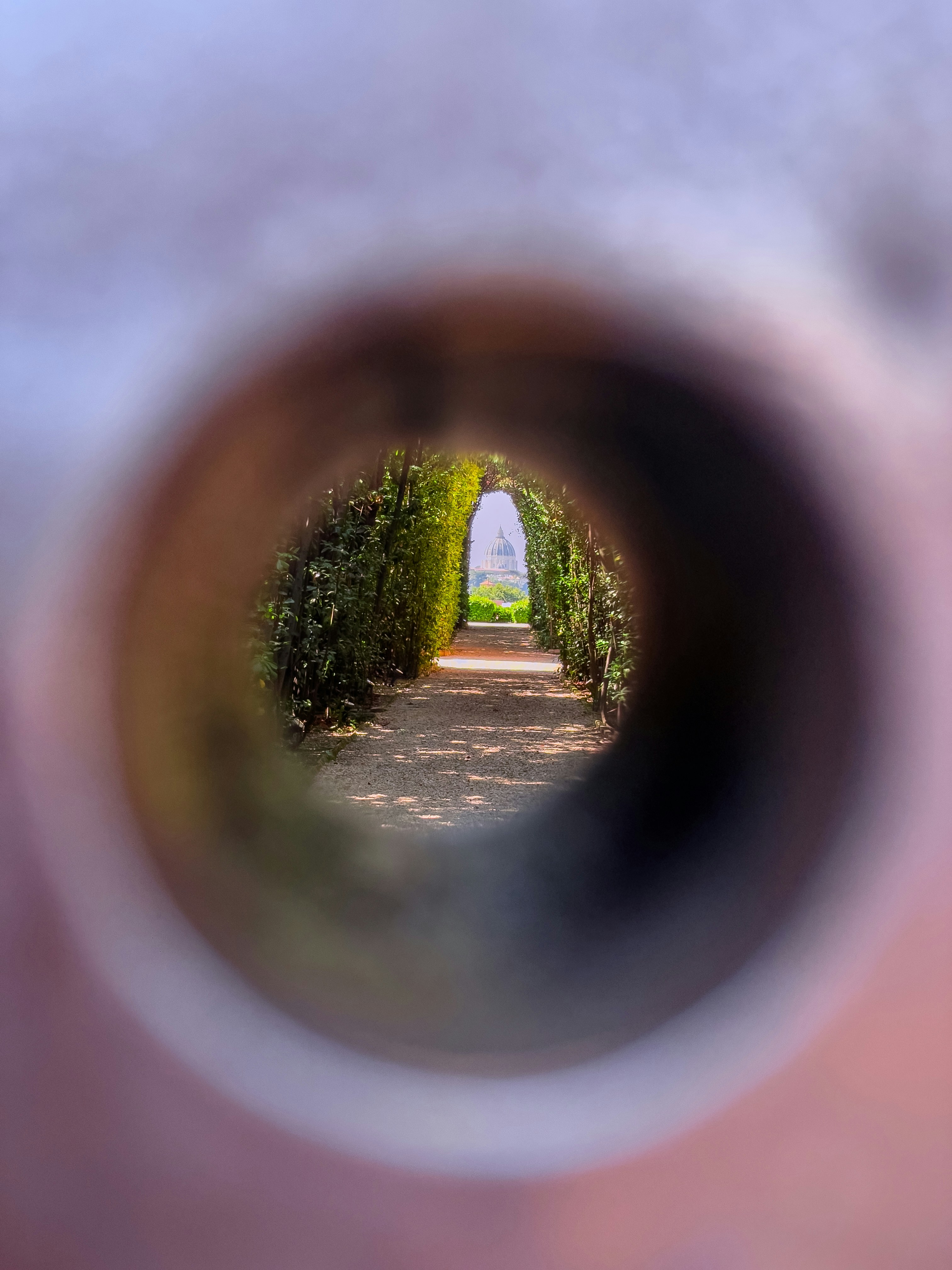 A view through a hole in a pipe photo – Free Roma Image on Unsplash