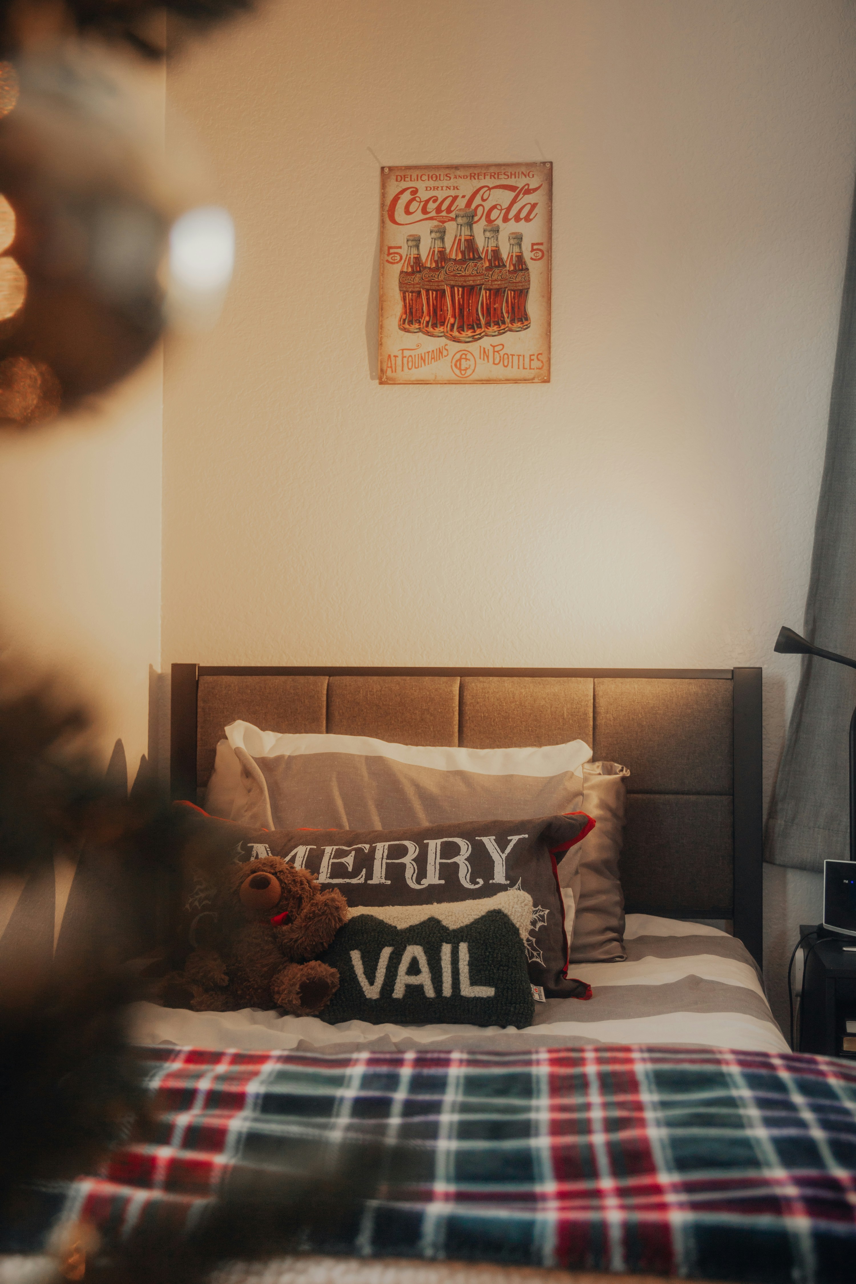 A bed room with a neatly made bed and a window