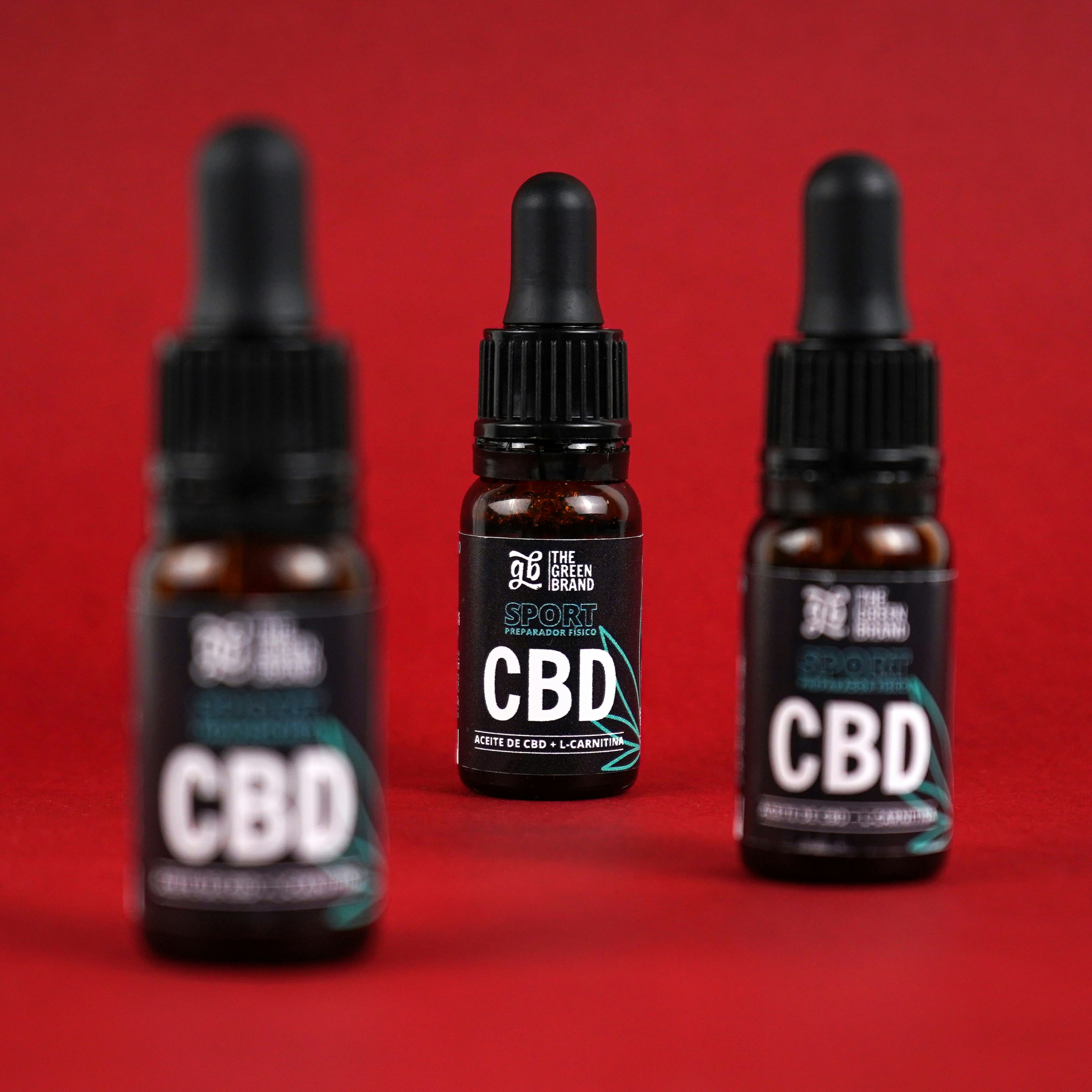 Tres botellas de cbd sobre fondo rojo foto – Imagen de GB La Marca ...