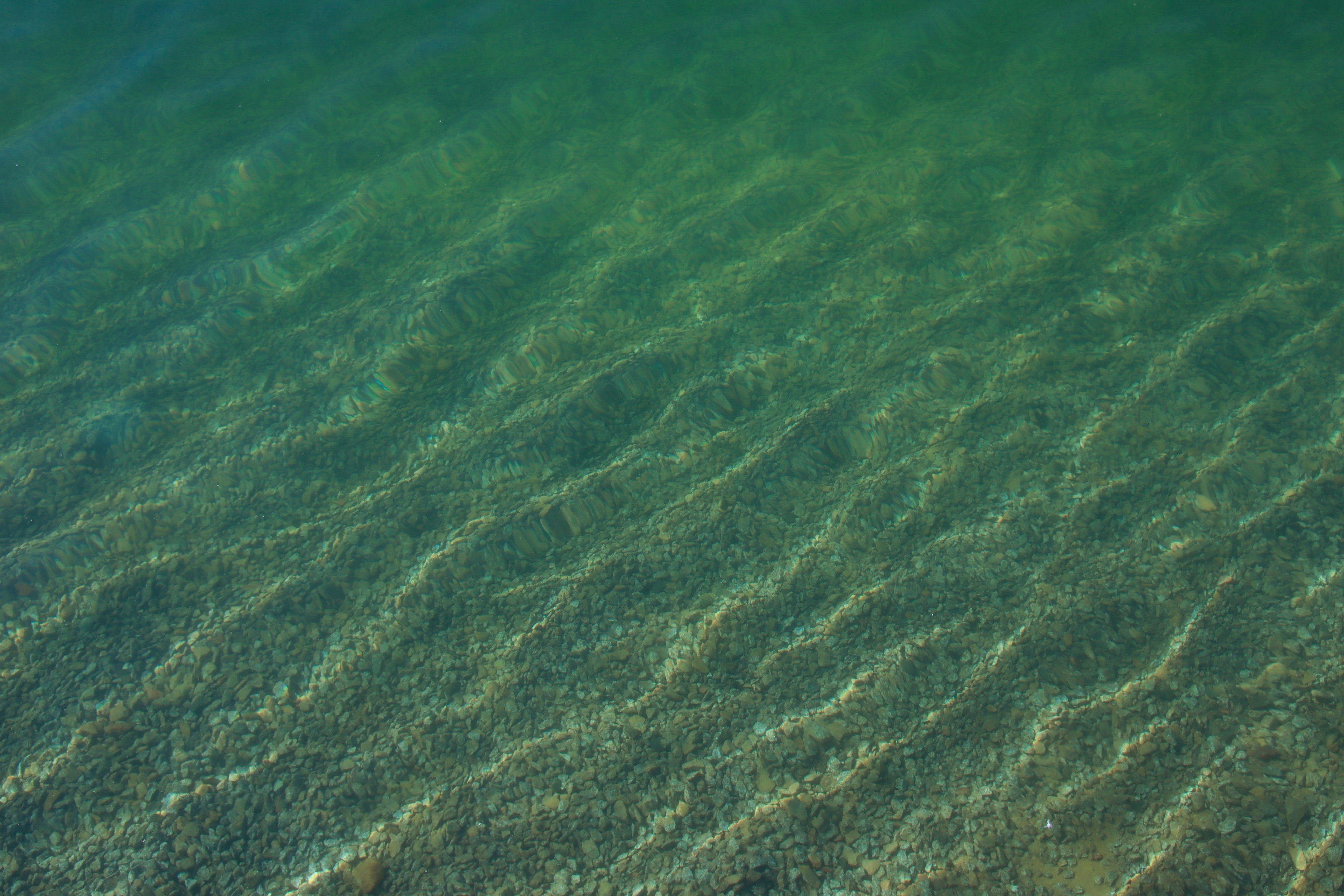 A view of a body of water from above photo – Free Water Image on Unsplash