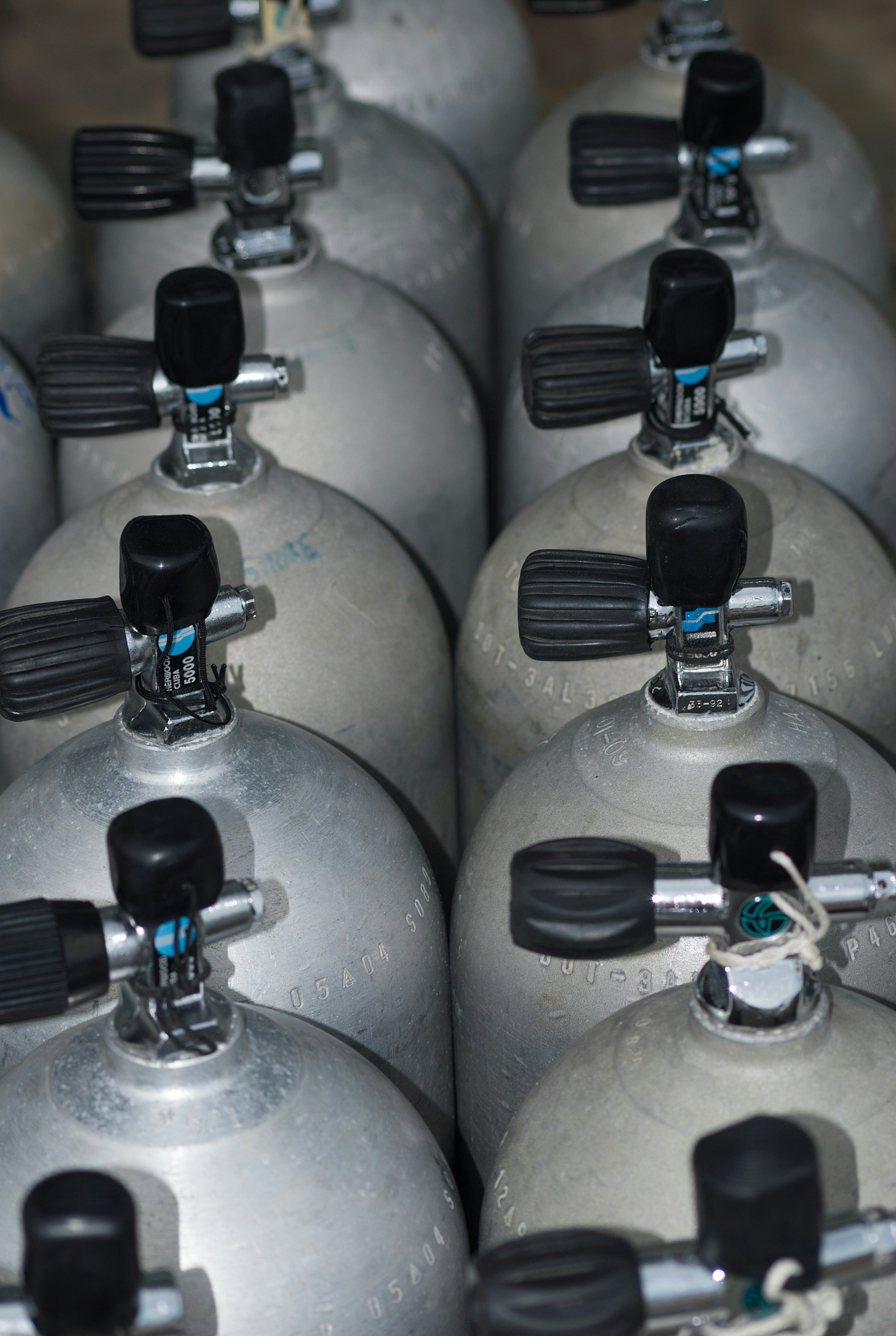 A couple of scuba tanks in two rows