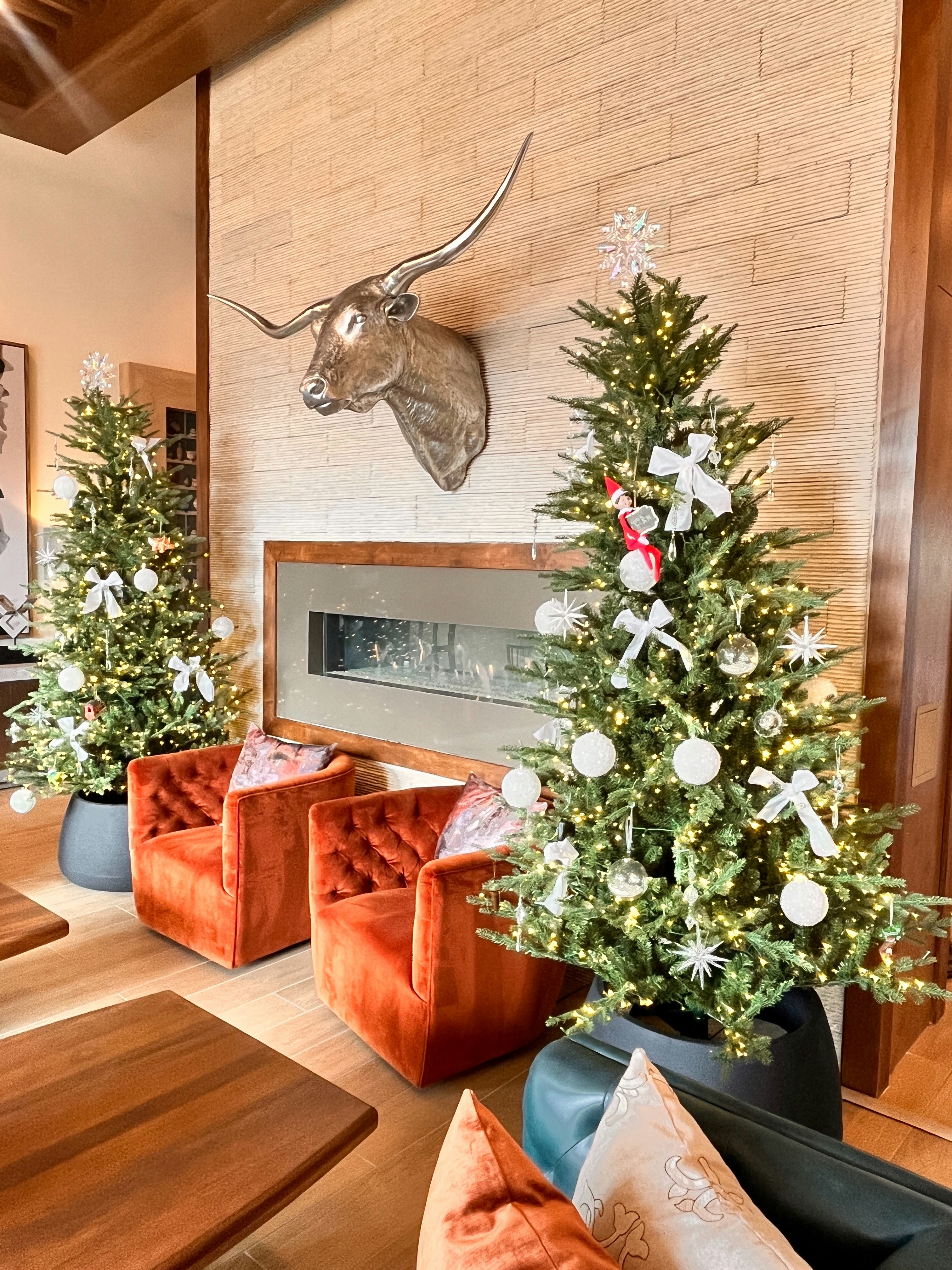 Festive Quietude: Christmas Corner with Velvet Seating
