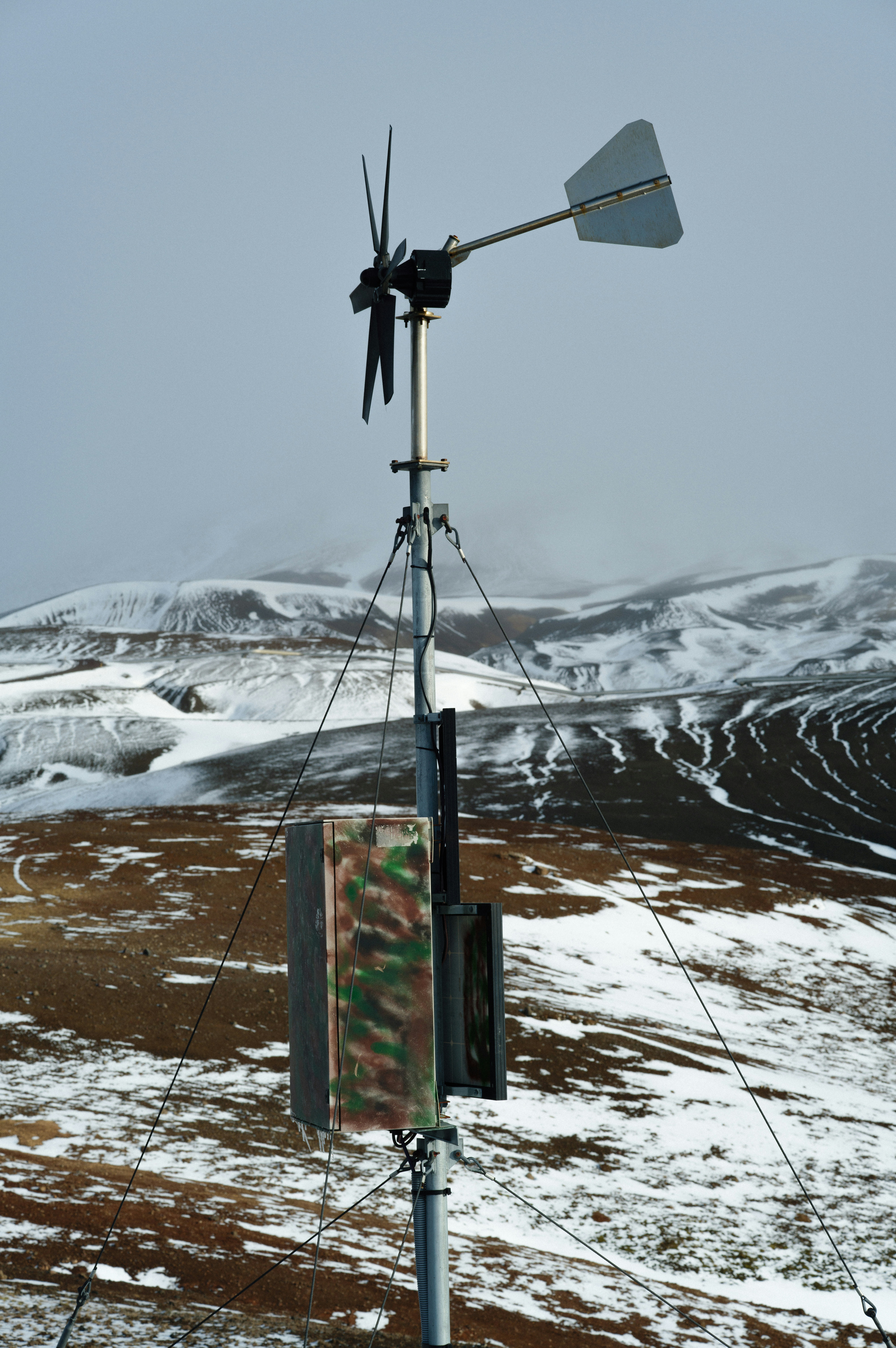 A wind vane on top of a pole in the snow photo – Free Art Image on Unsplash