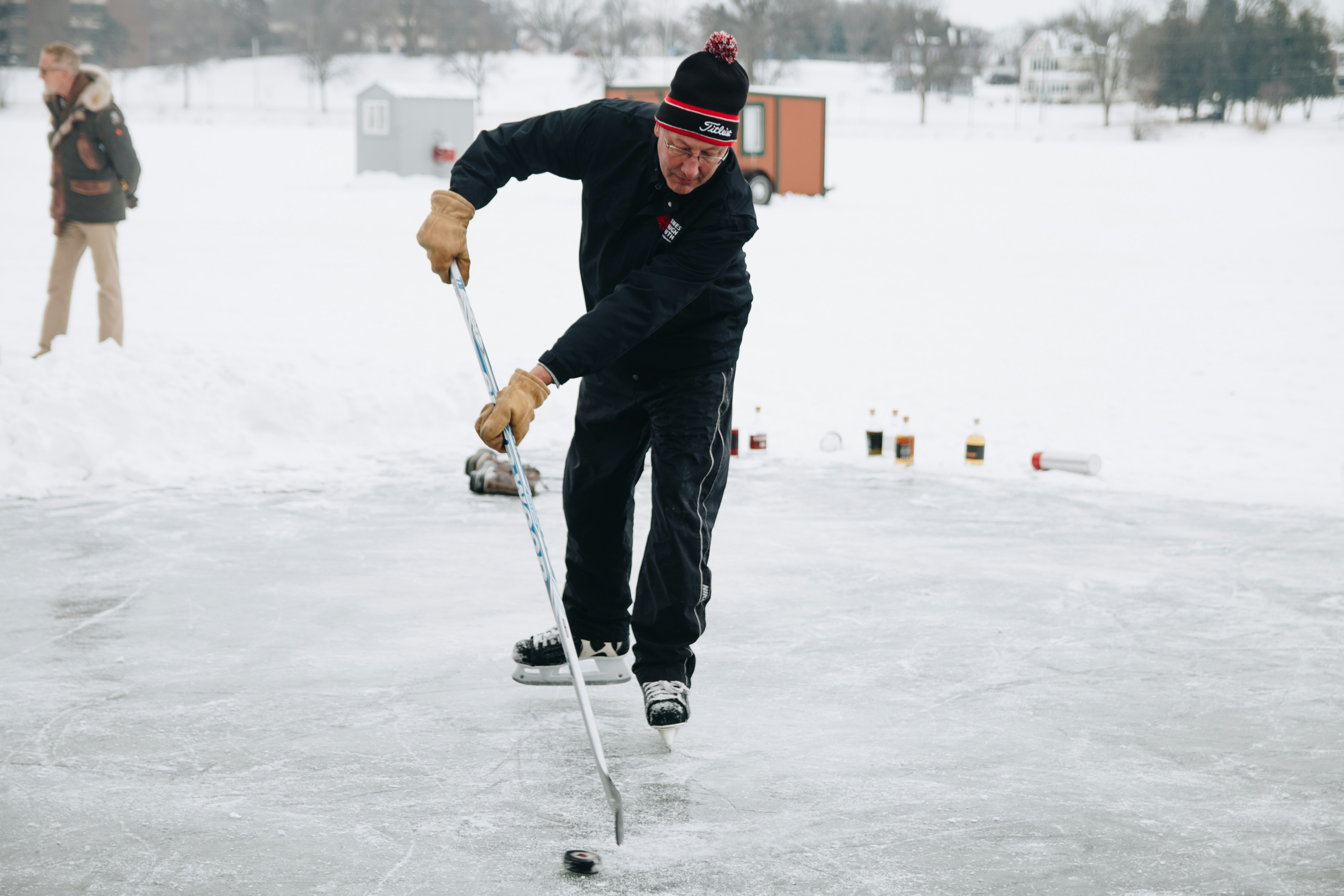 A man on skis on a snowy surface photo – Free Human Image on Unsplash