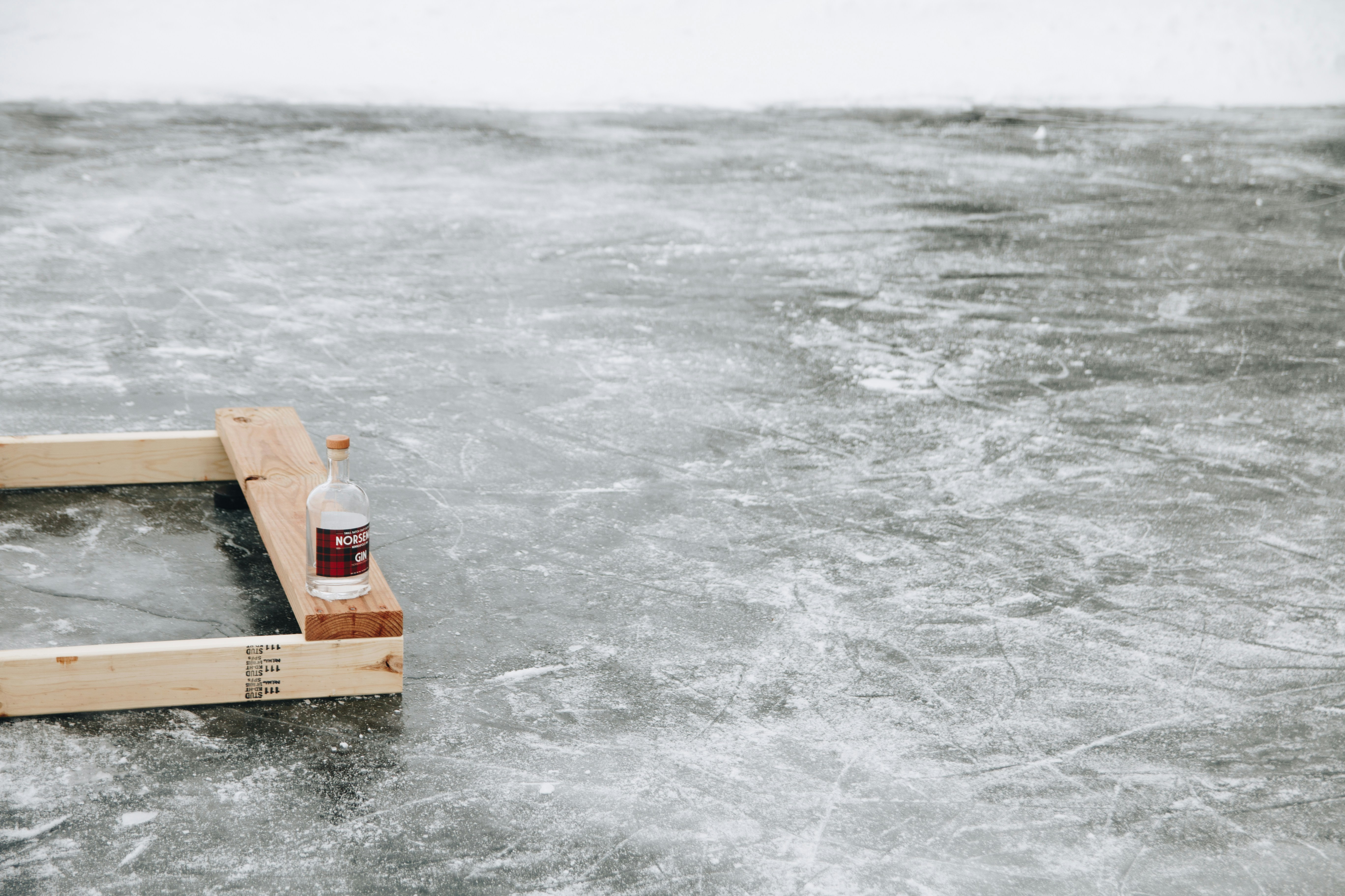 A wooden frame floating on top of a body of water photo – Free Ice ...