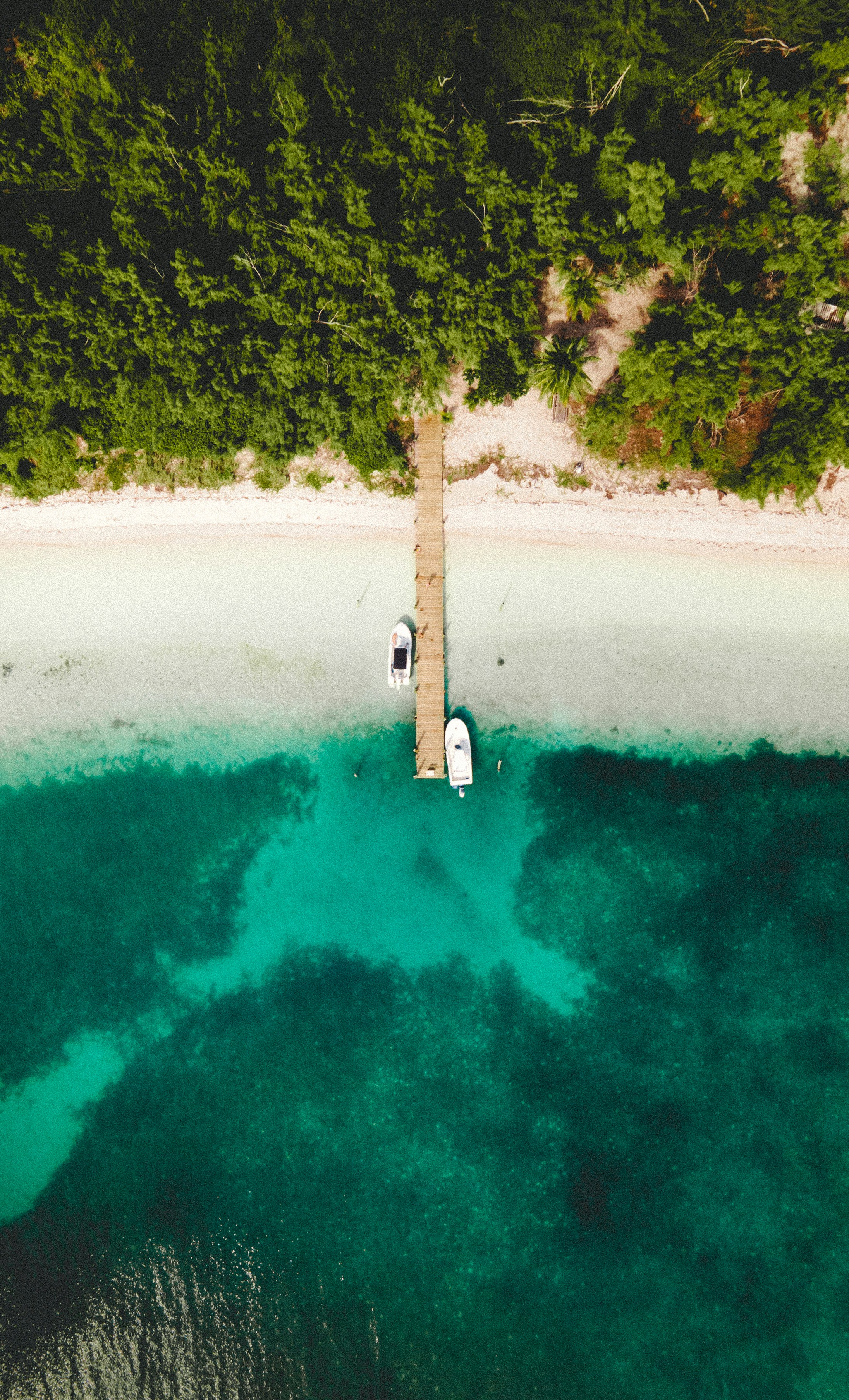 An aerial view of a beach with a boat in the water photo – Free Manjack ...
