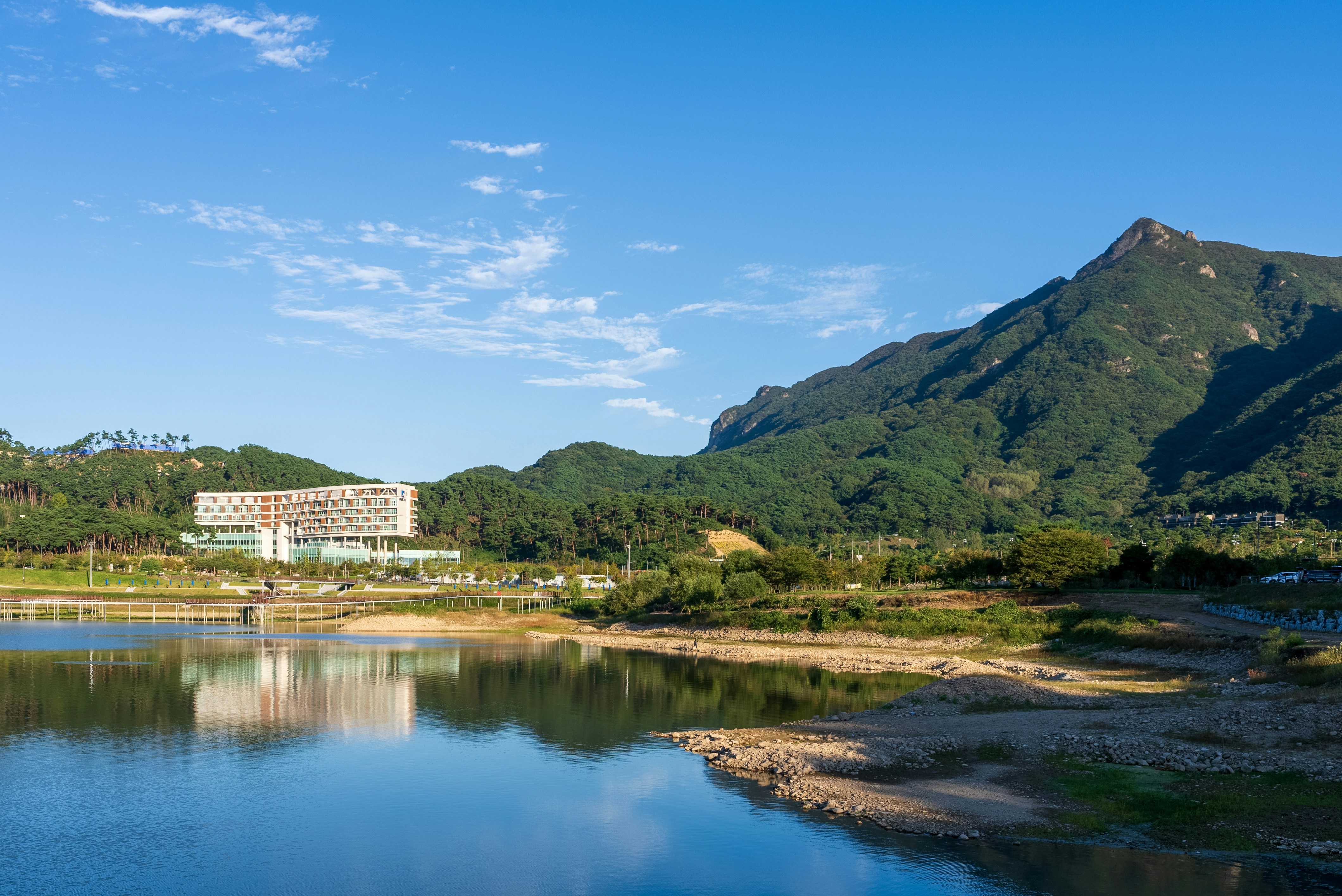 Lakeside Hotel Framed by Verdant Peaks