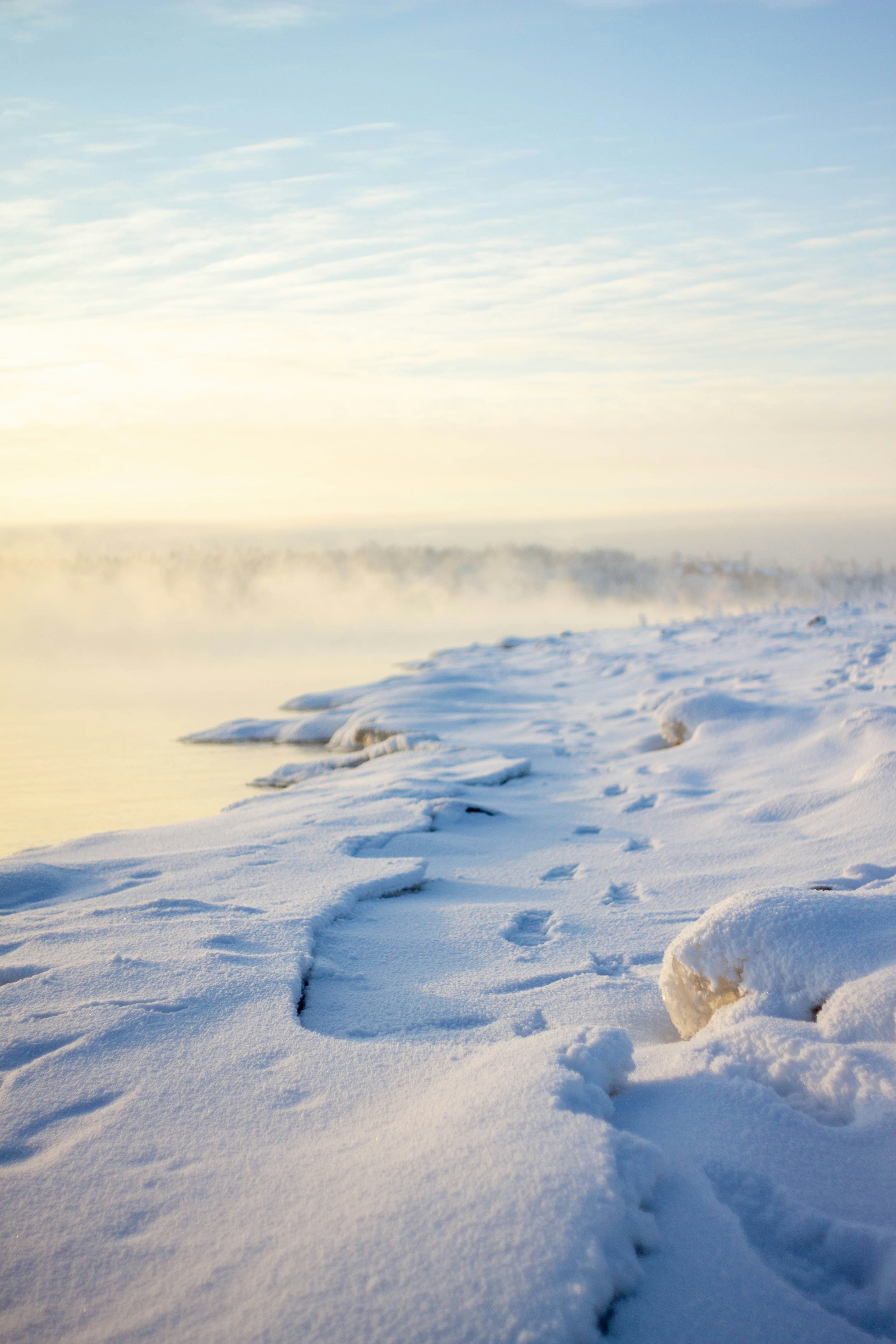 A long line of footprints in the snow photo – Free Snow Image on Unsplash