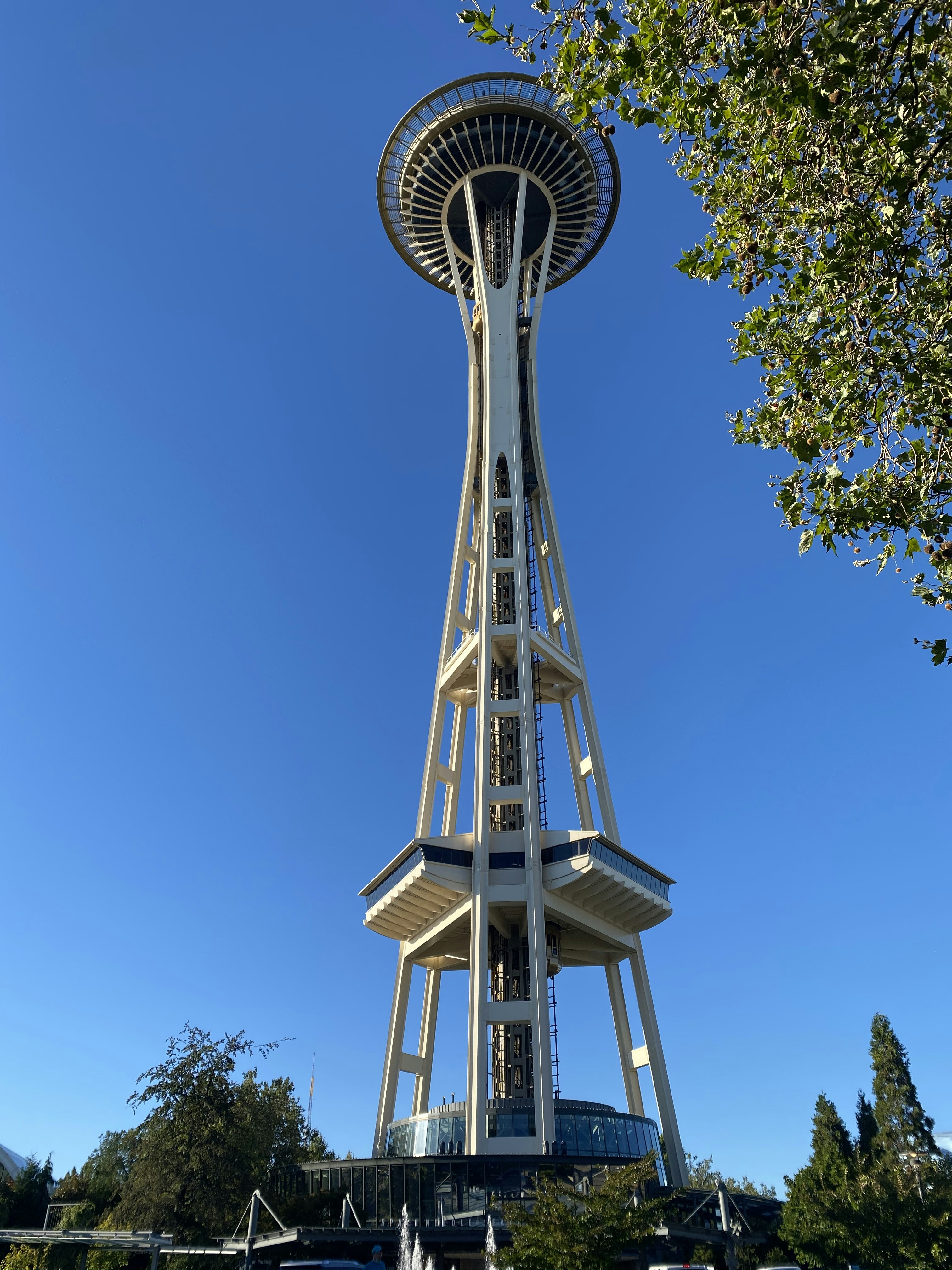 Towering Geometry: Space Needle Against a Pristine Seattle Blue
