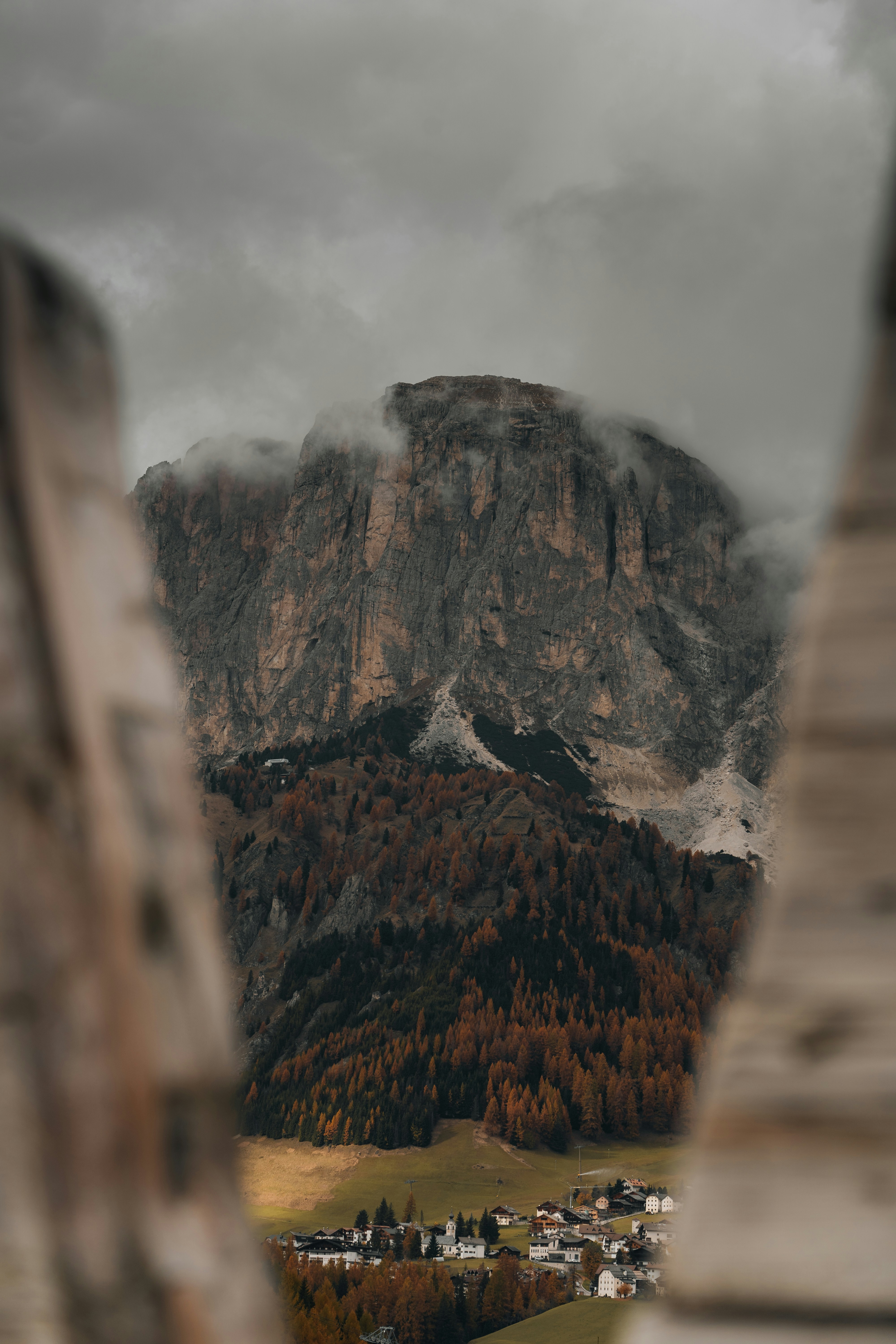 Between Crag and Cloud: A Dolomitic Valley Framed by Narrow Passages