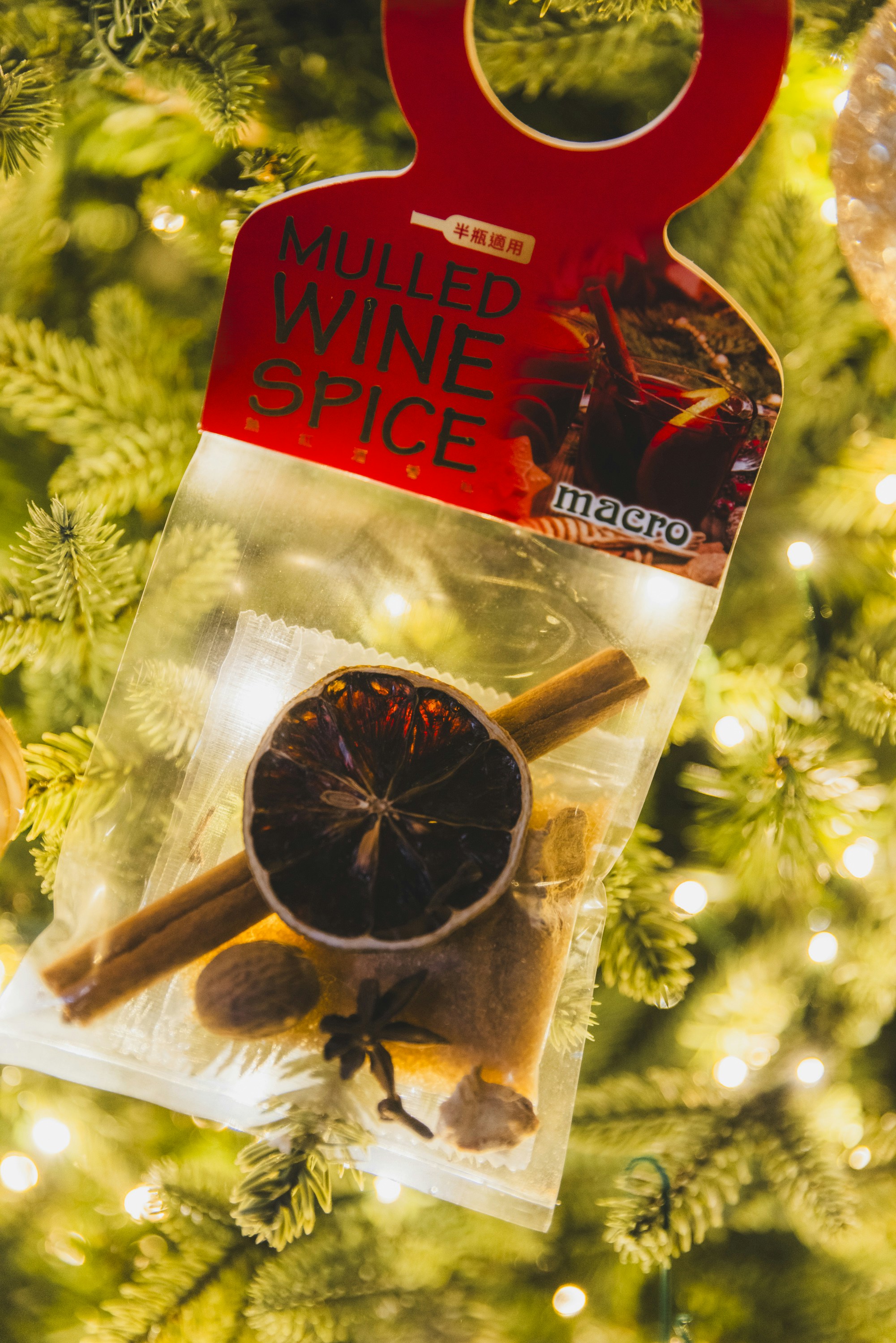 Mulled-Wine Spice Tag Dangles in a Fir-Tree Halo