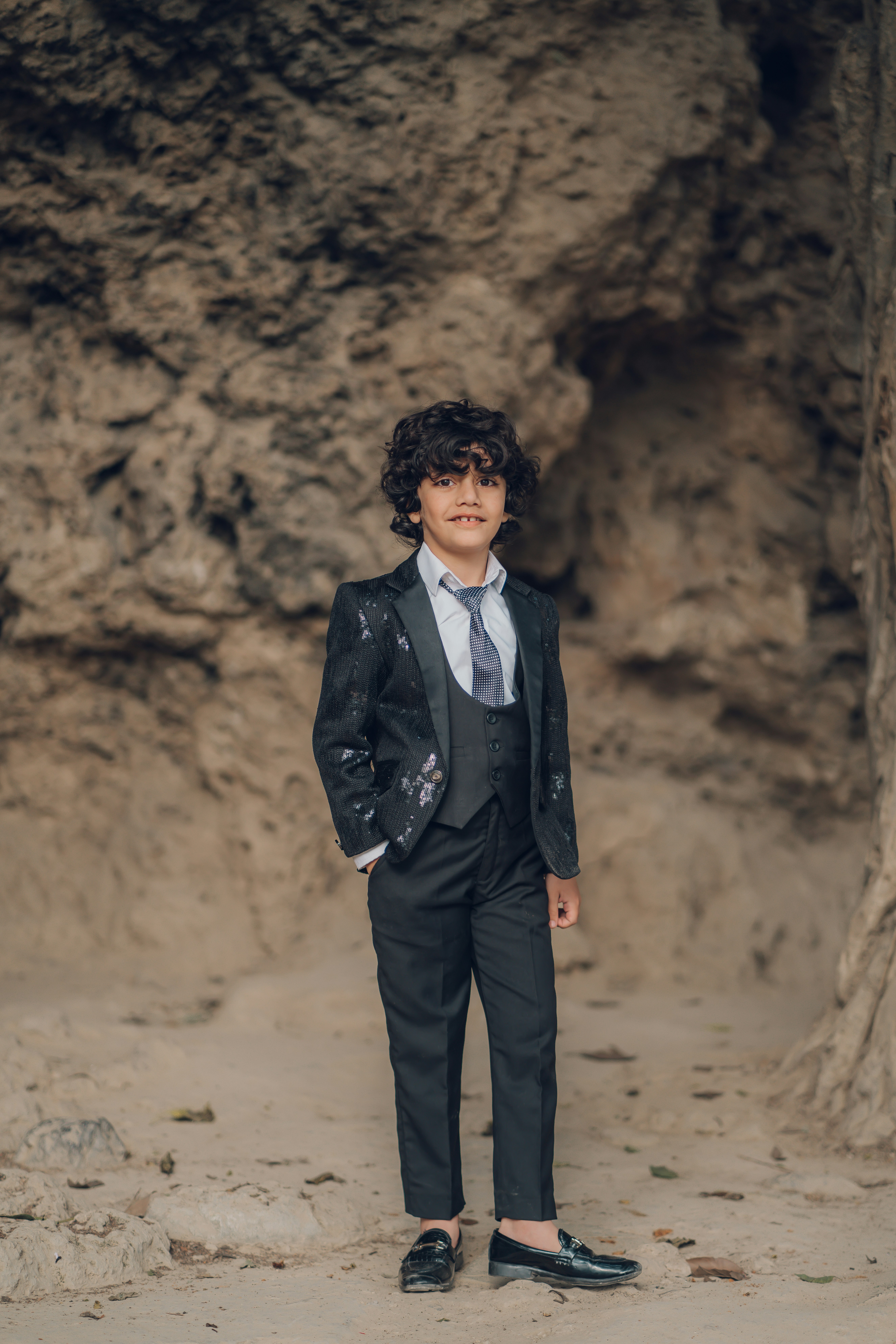 A man in a suit and tie standing in a cave photo – Free Portrait Image ...