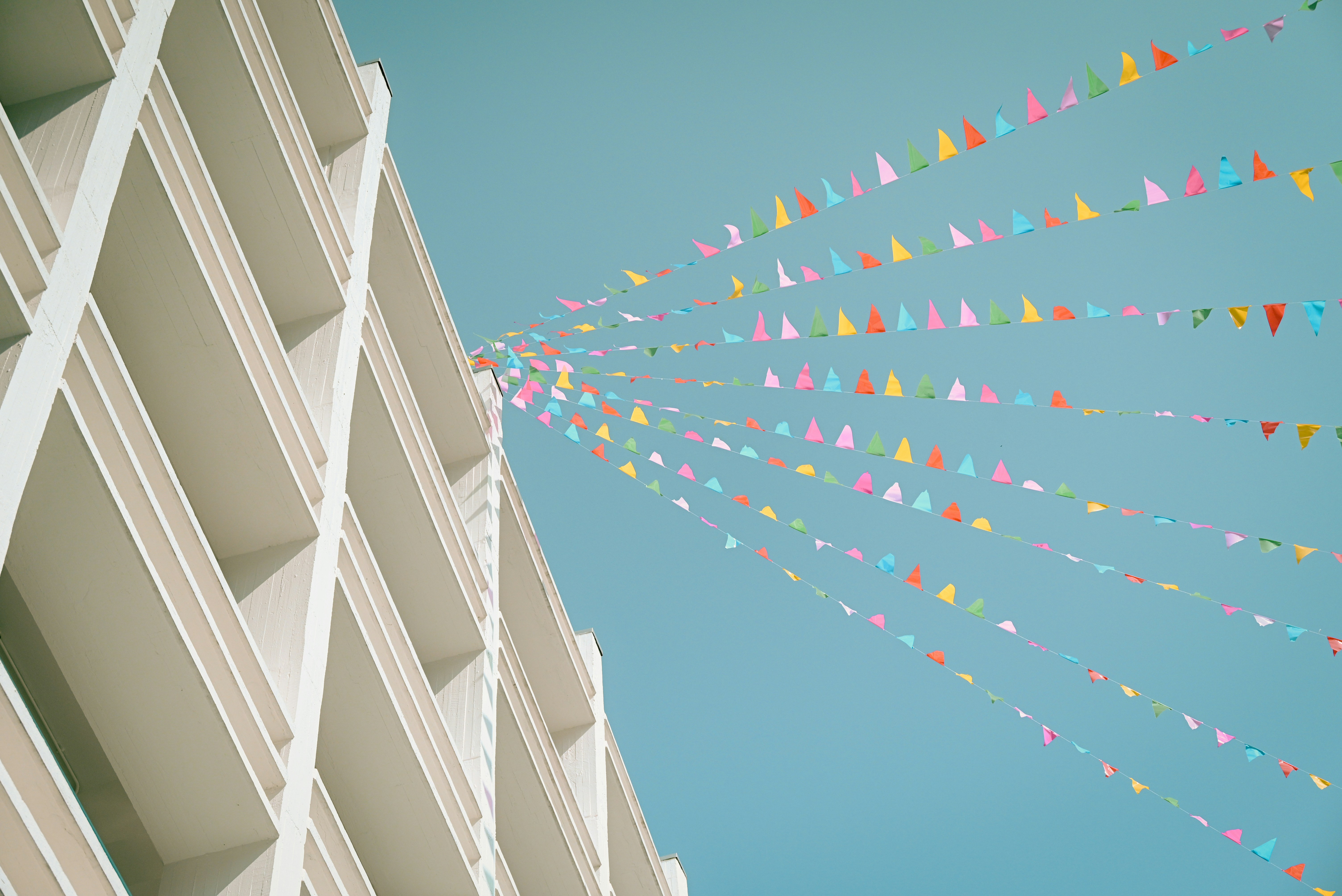 Converging Pennants Over a Minimalist Apartment Block