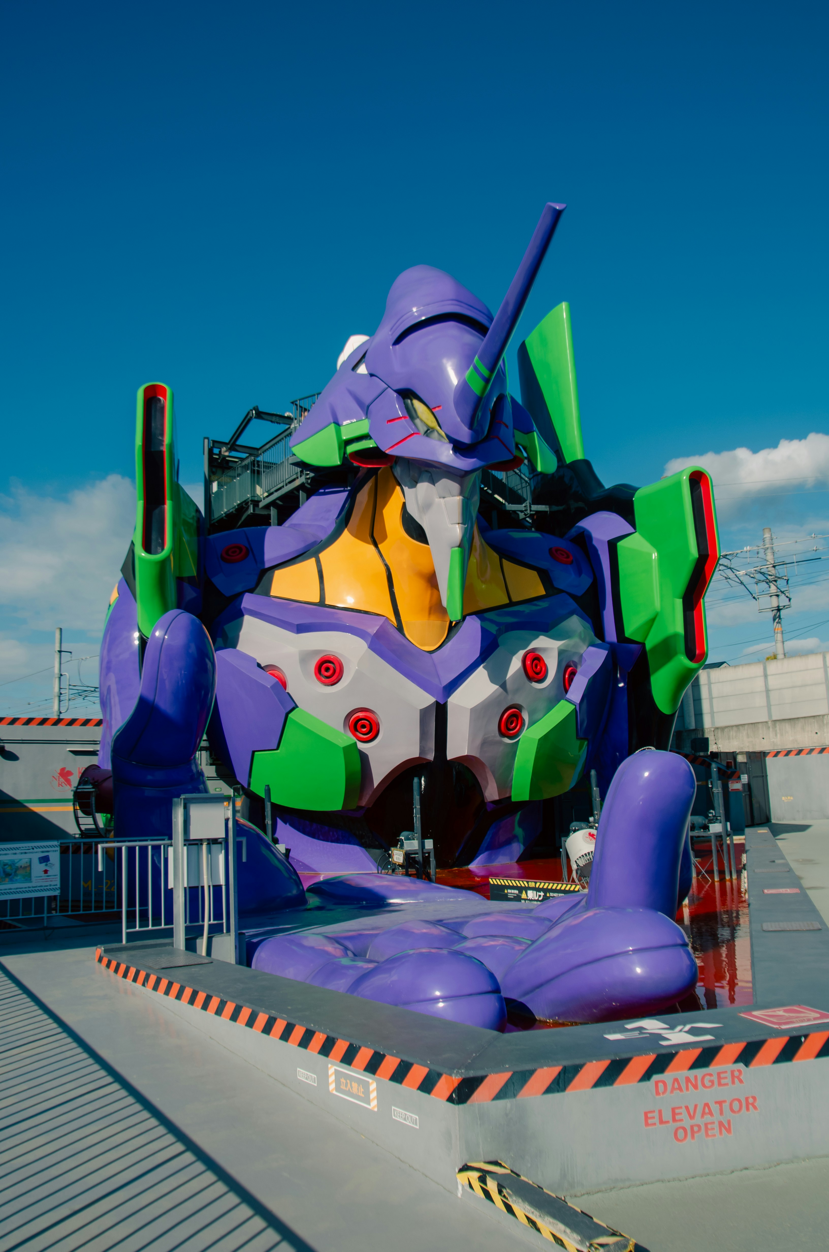 A large inflatable vehicle is on a trailer photo – Free Japan Image on ...