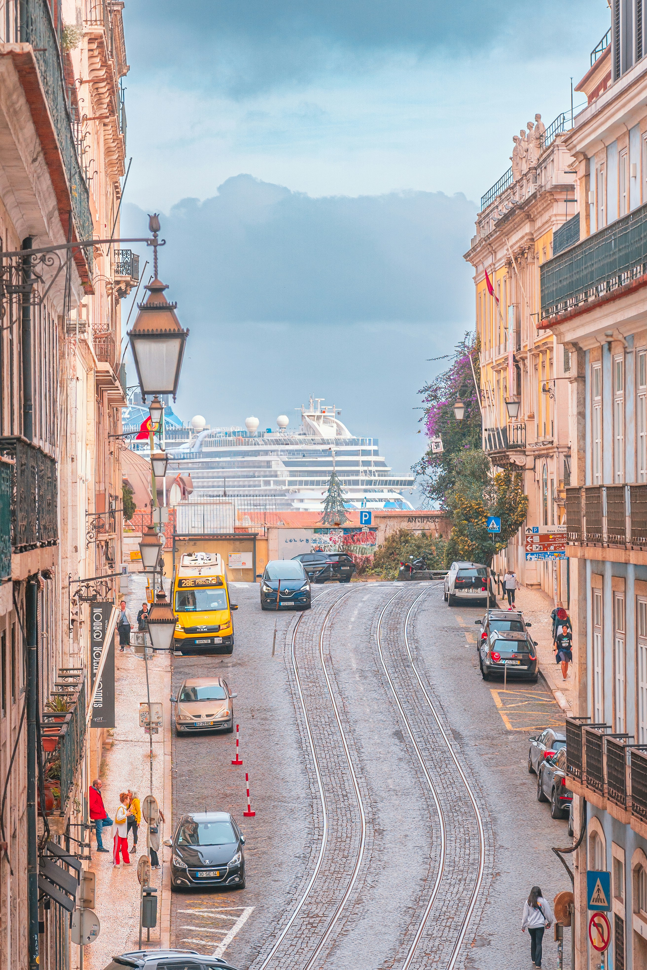 On the streets of Lisbon, you can always come across some incredible scenes.Cheng Lin