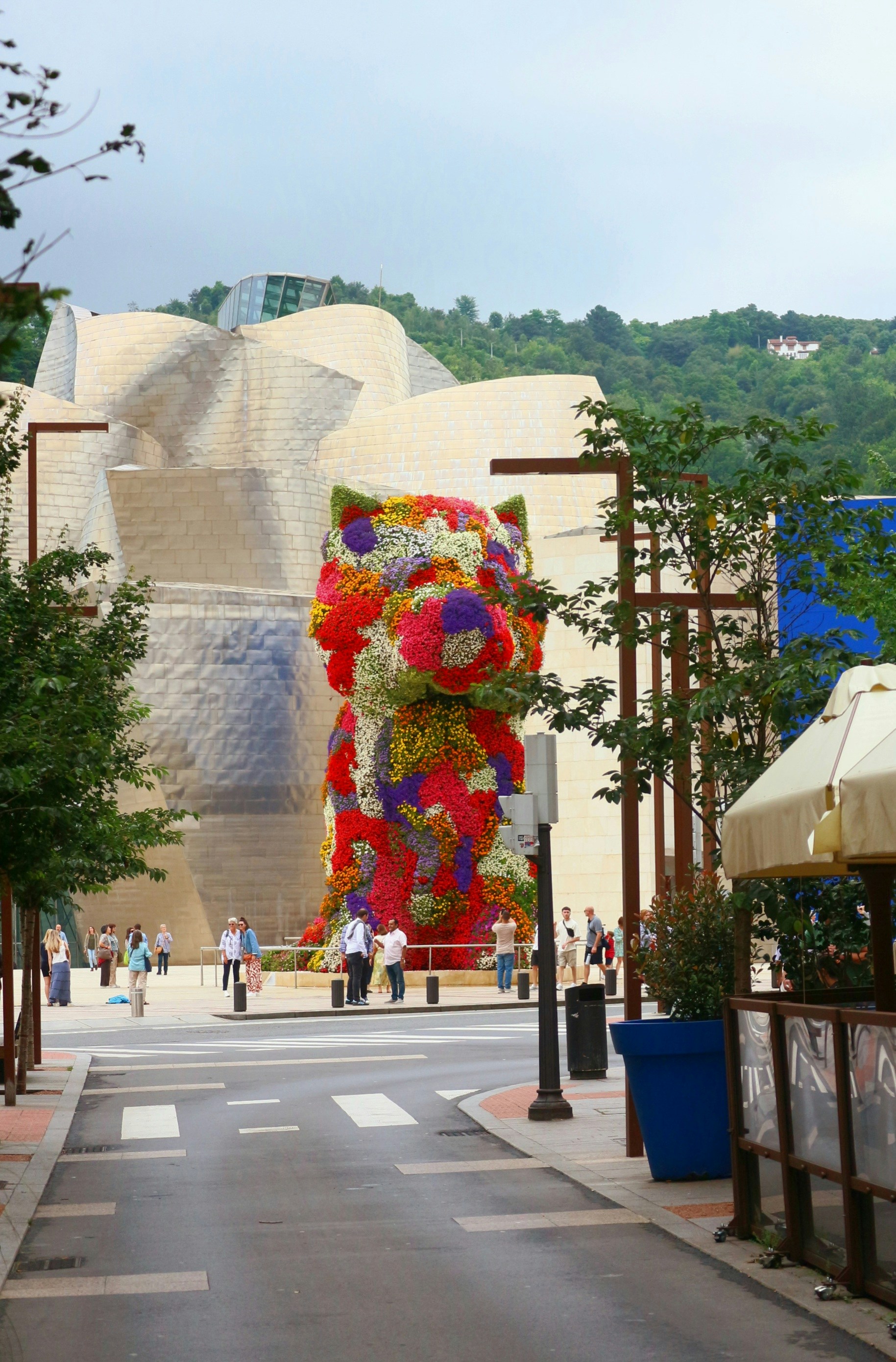 A street with a giant bear statue in the middle of it photo – Free ...