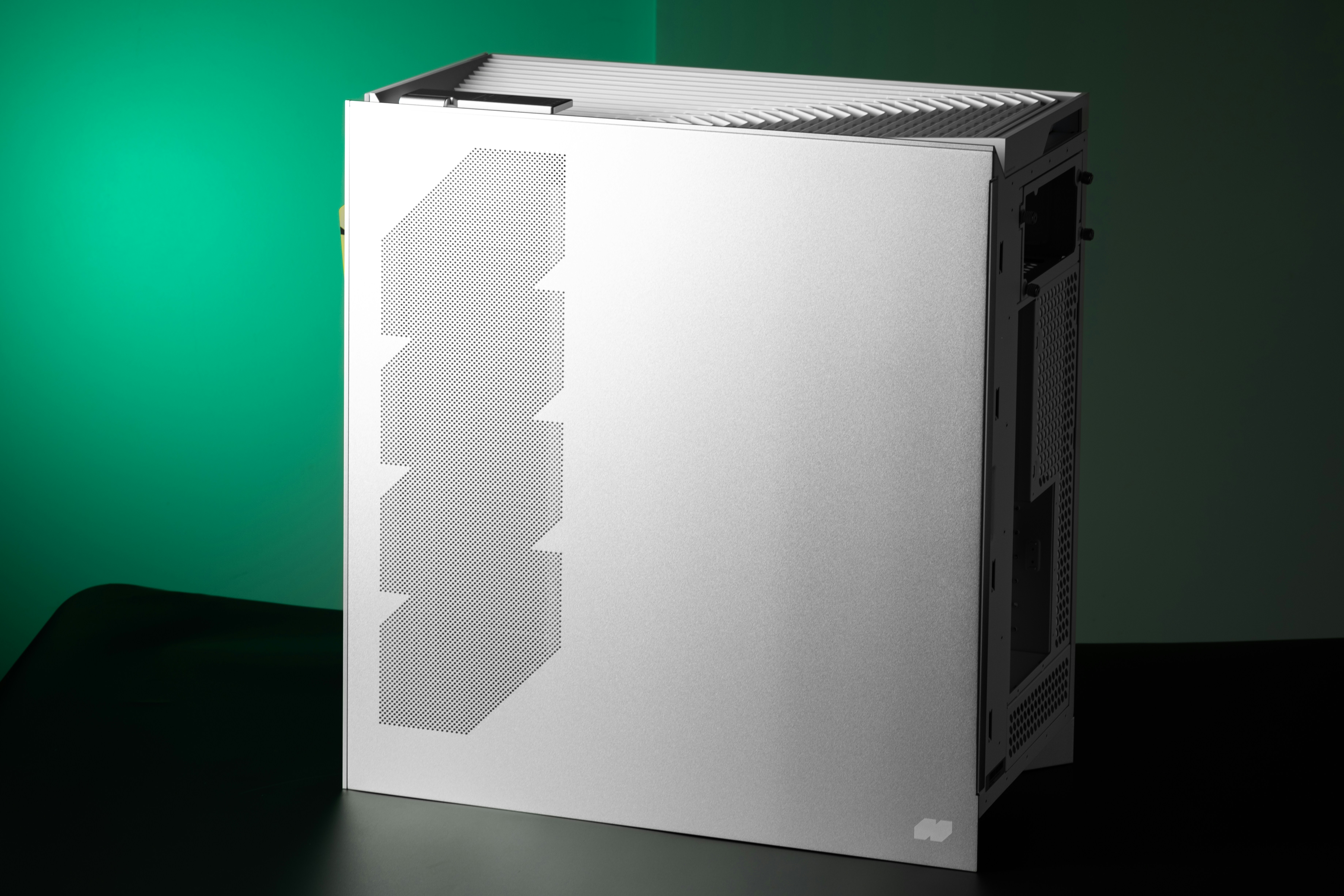 A white computer case sitting on top of a table photo – Free ...