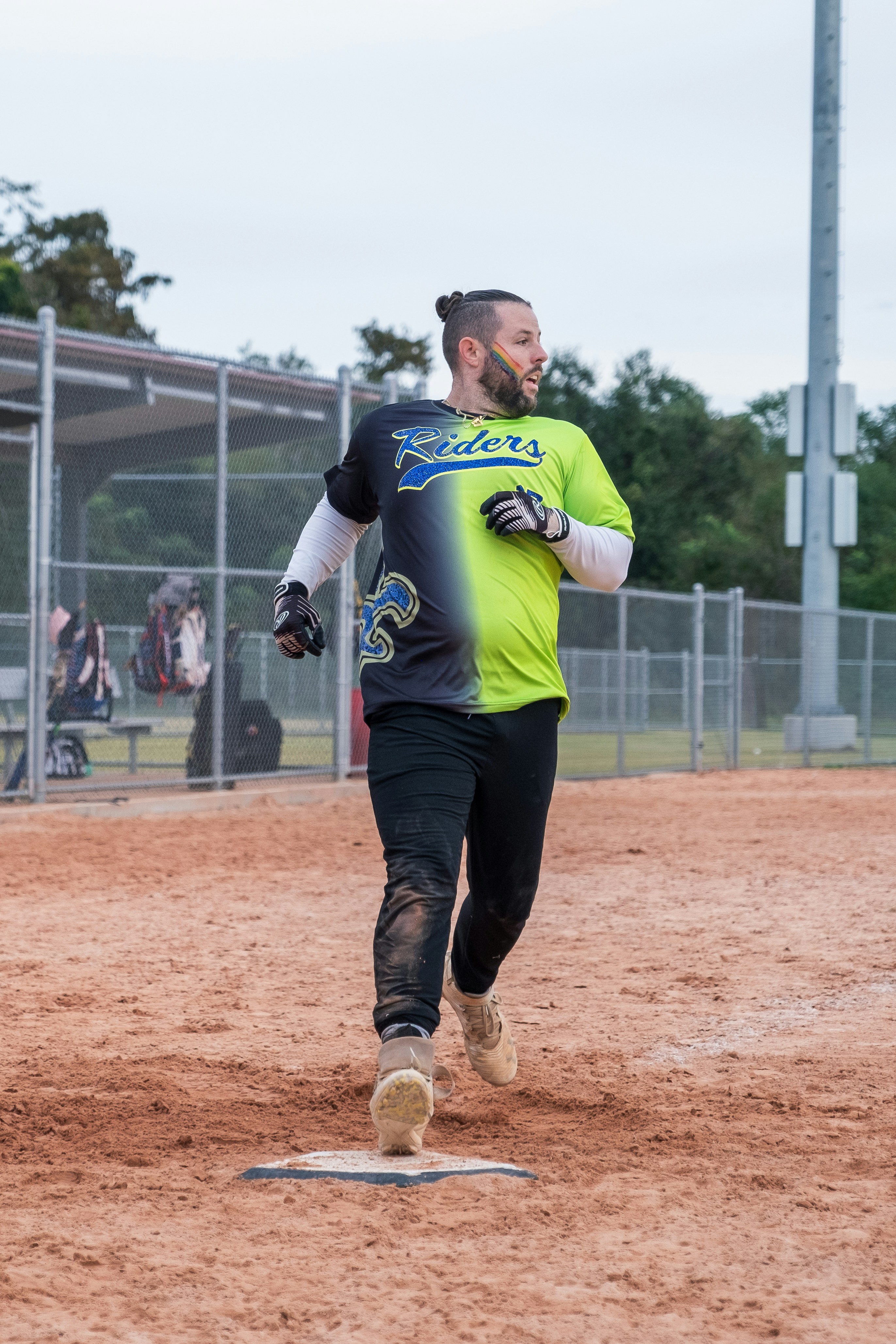 A man running on a baseball field with a catchers mitt photo – Free ...