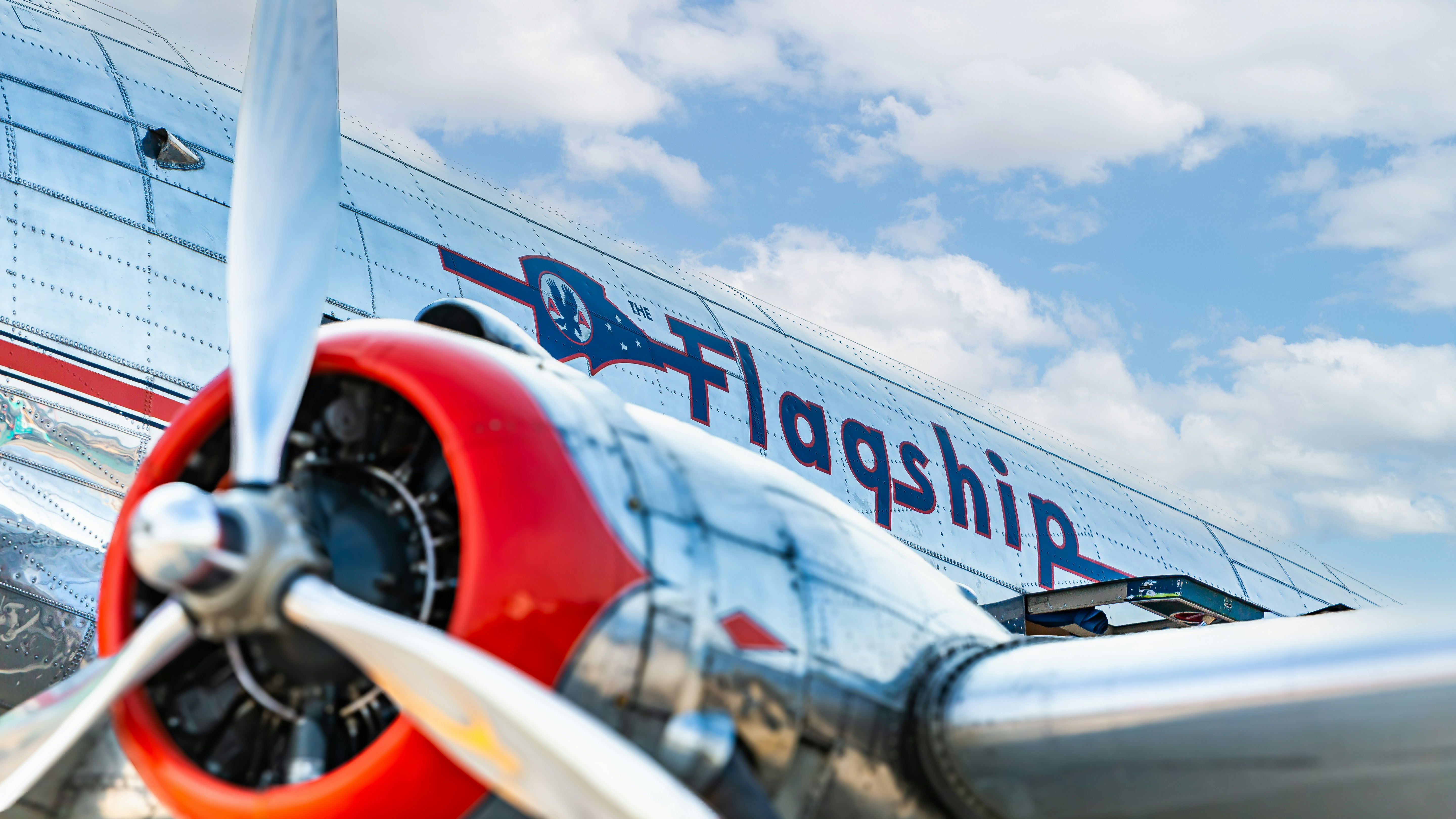A close up of a propeller on a plane photo – Free Dayton Image on Unsplash