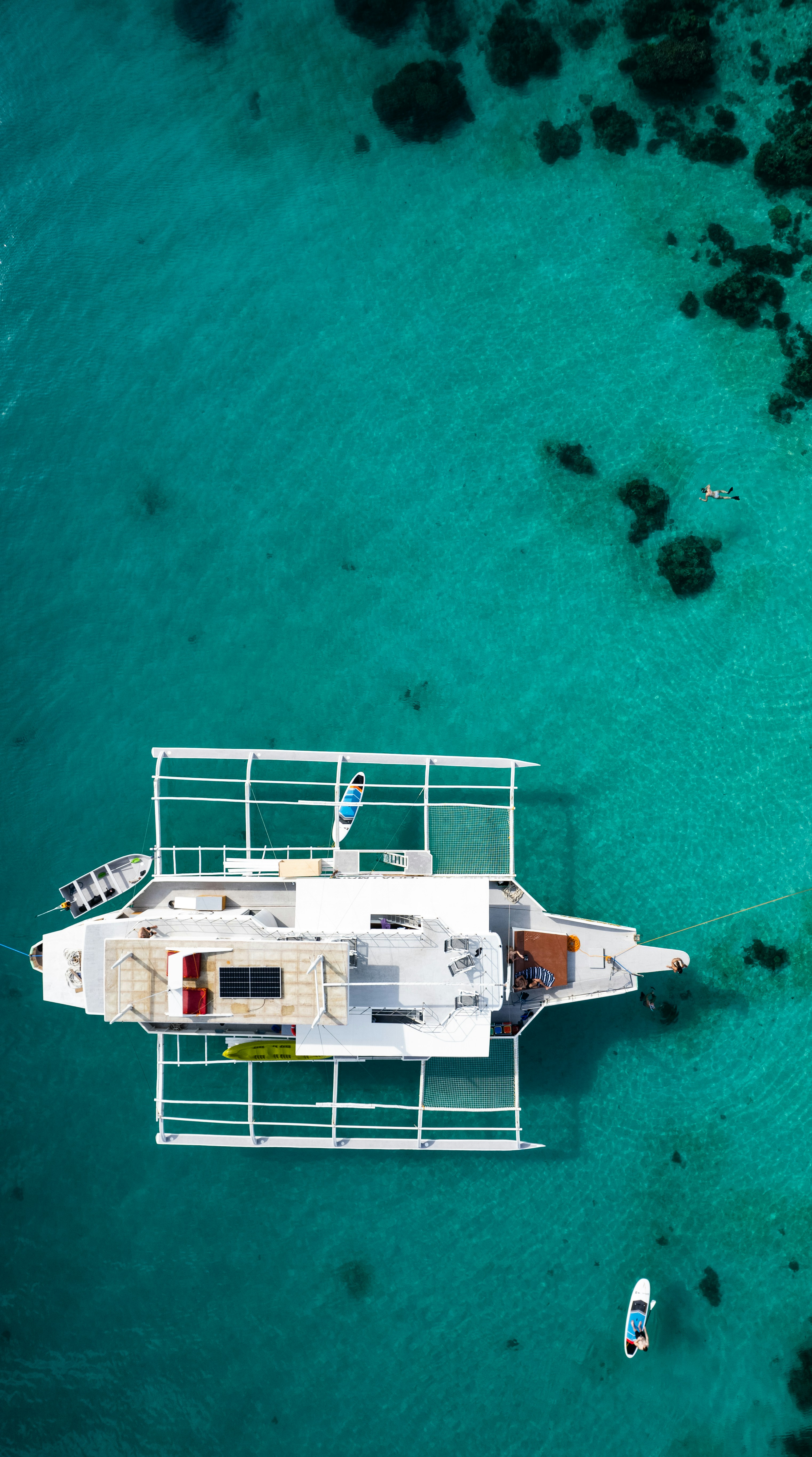 A white boat floating on top of a body of water photo – Free Linapacan ...