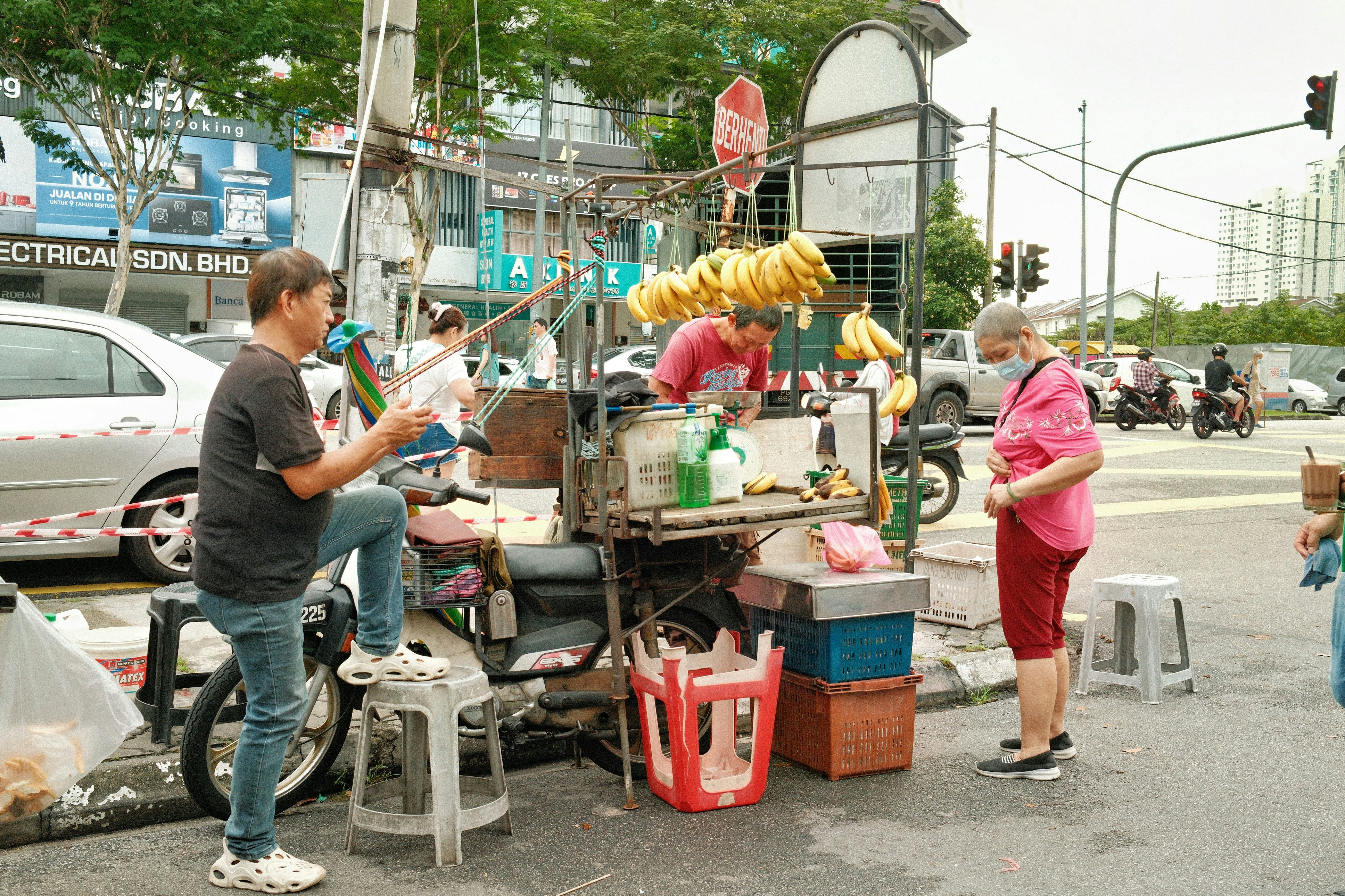 Banana Cart at a Lively Crosswalk: Street Commerce in Focus