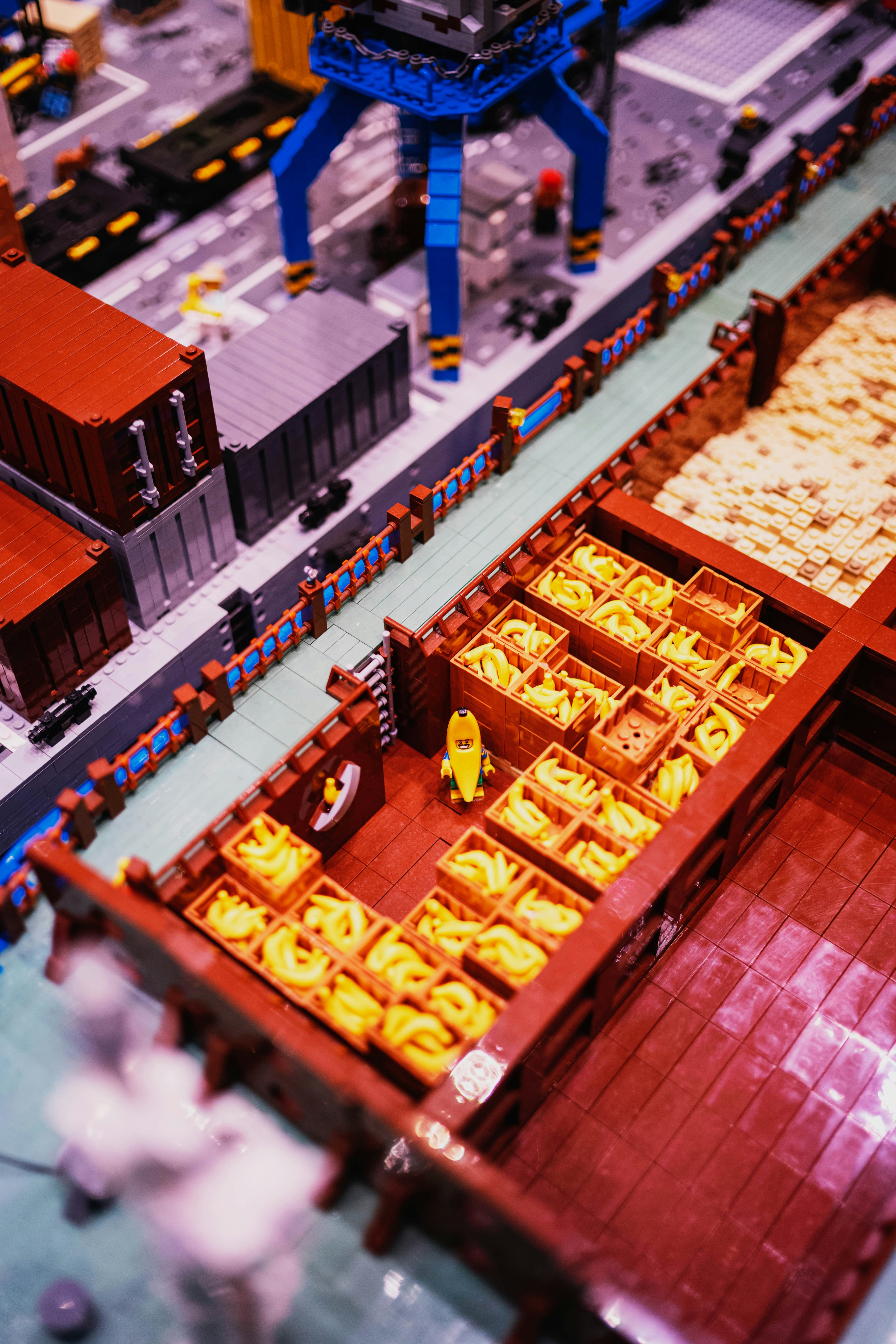 A model of a factory with a conveyor belt photo – Free Toy Image on ...