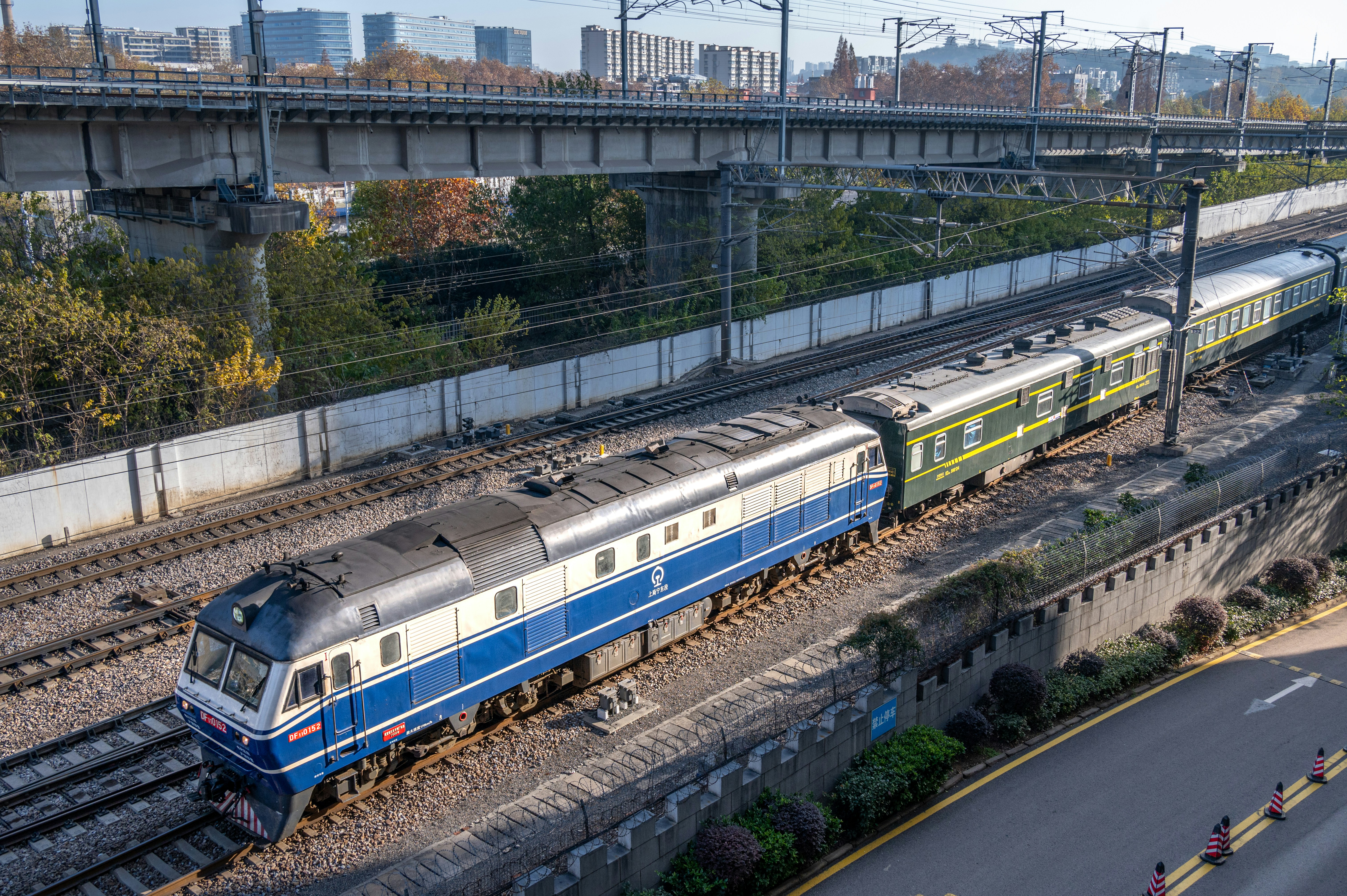 A blue and white train traveling down train tracks photo – Free Train ...