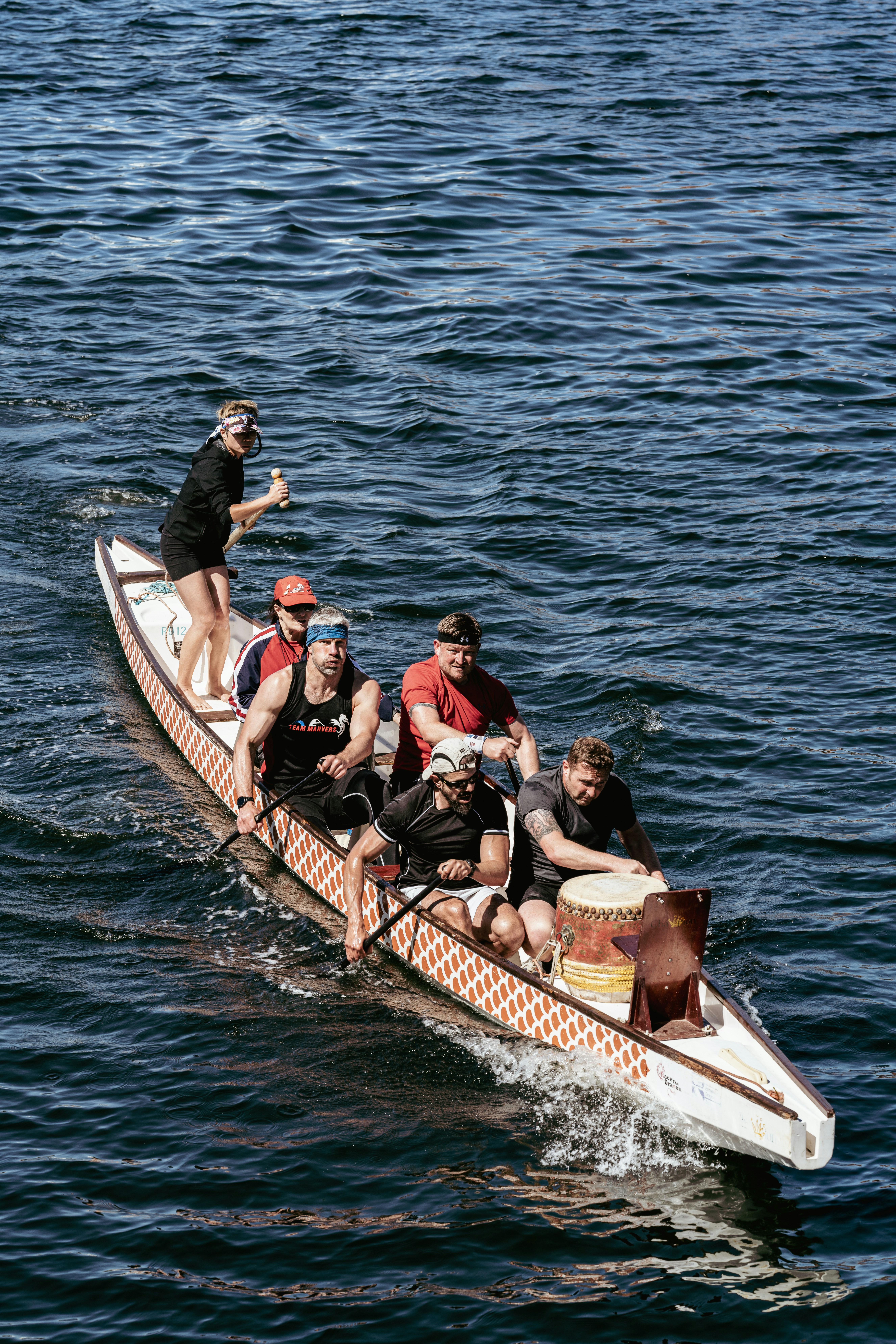 Dragon-Boat Cadence: A Cohesive Crew Slicing Through Deep Blue