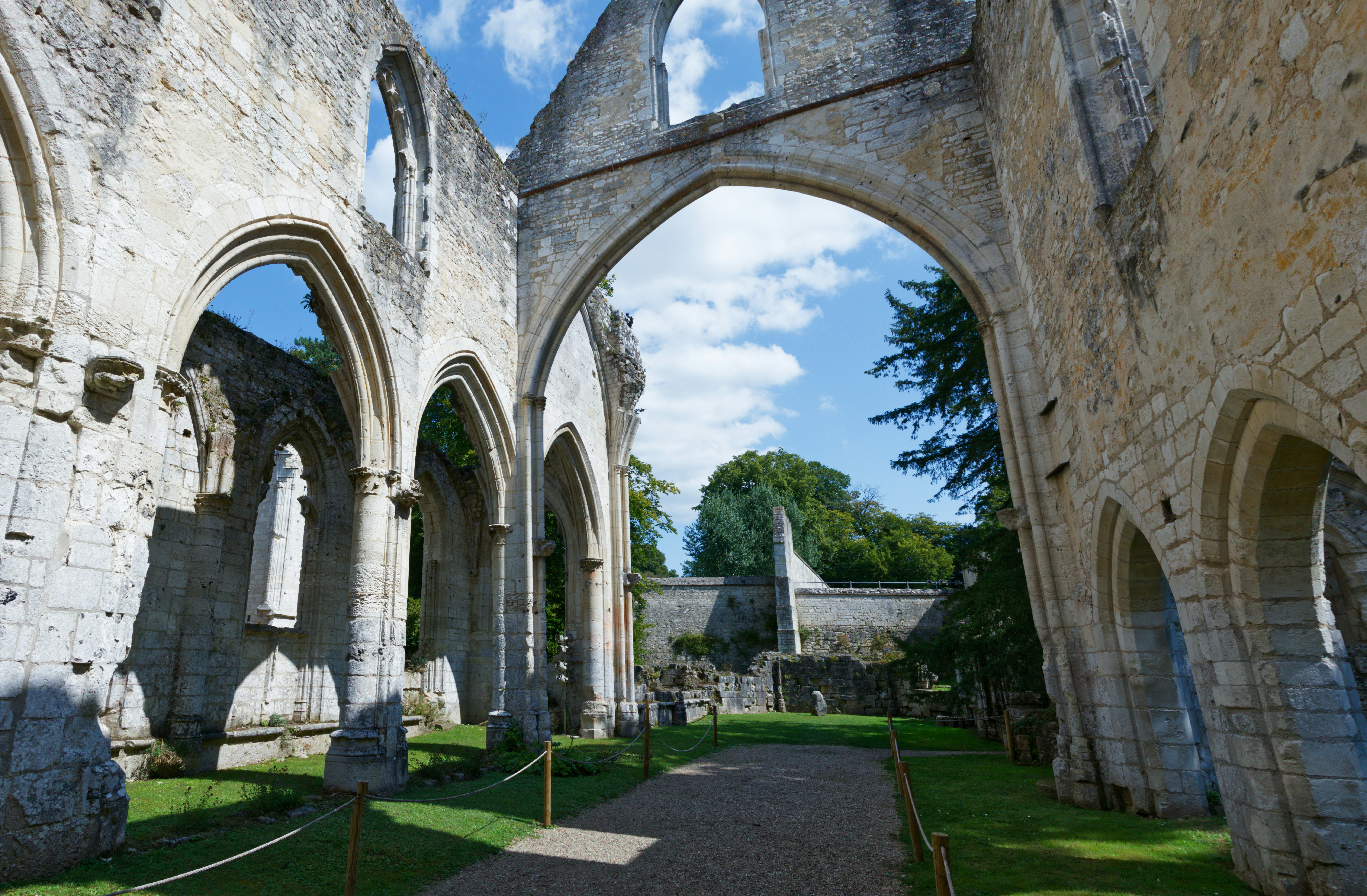 A large stone building with arches and grass photo – Free Building ...