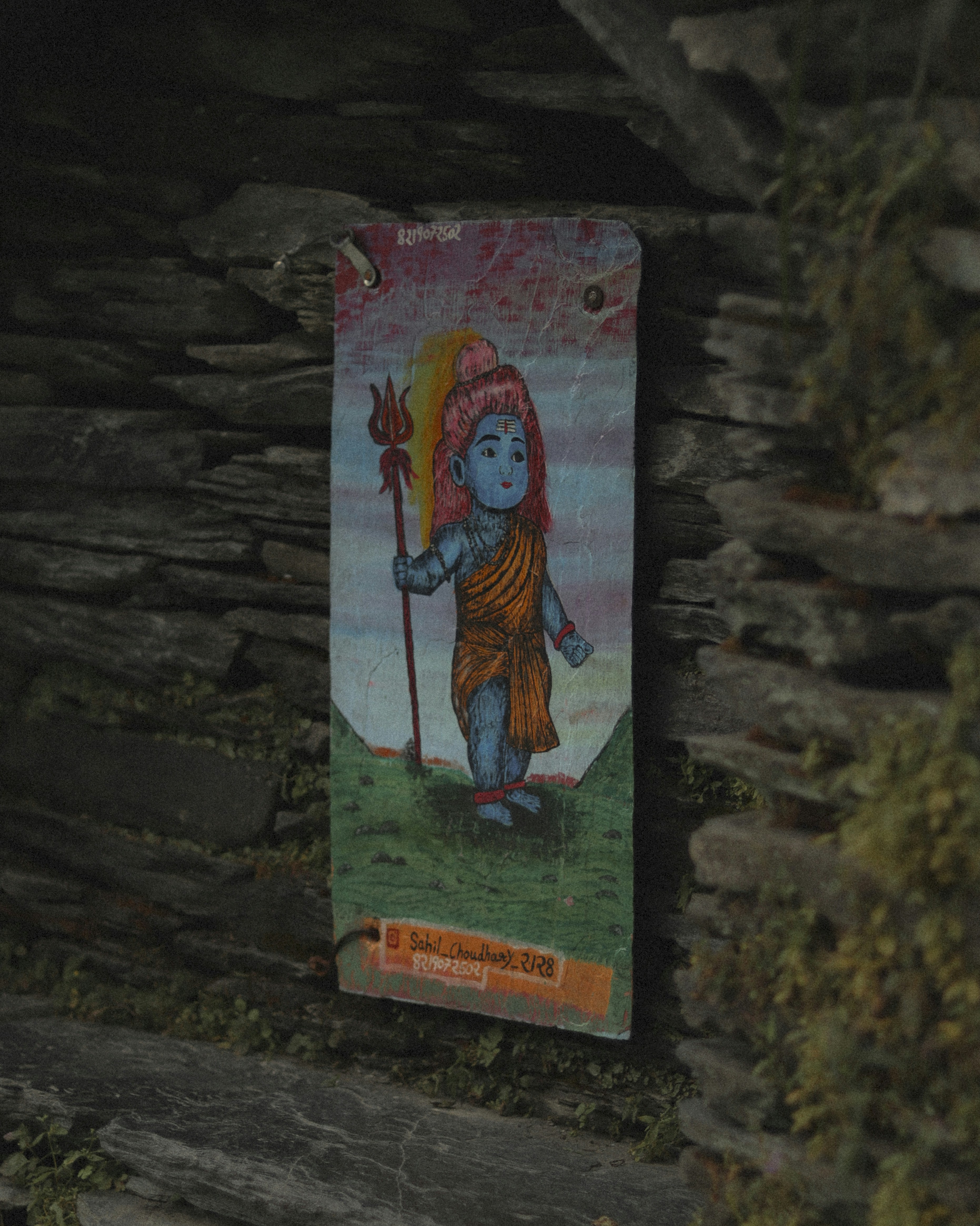 A painting of a person on a stone wall photo – Free Woman Image on Unsplash