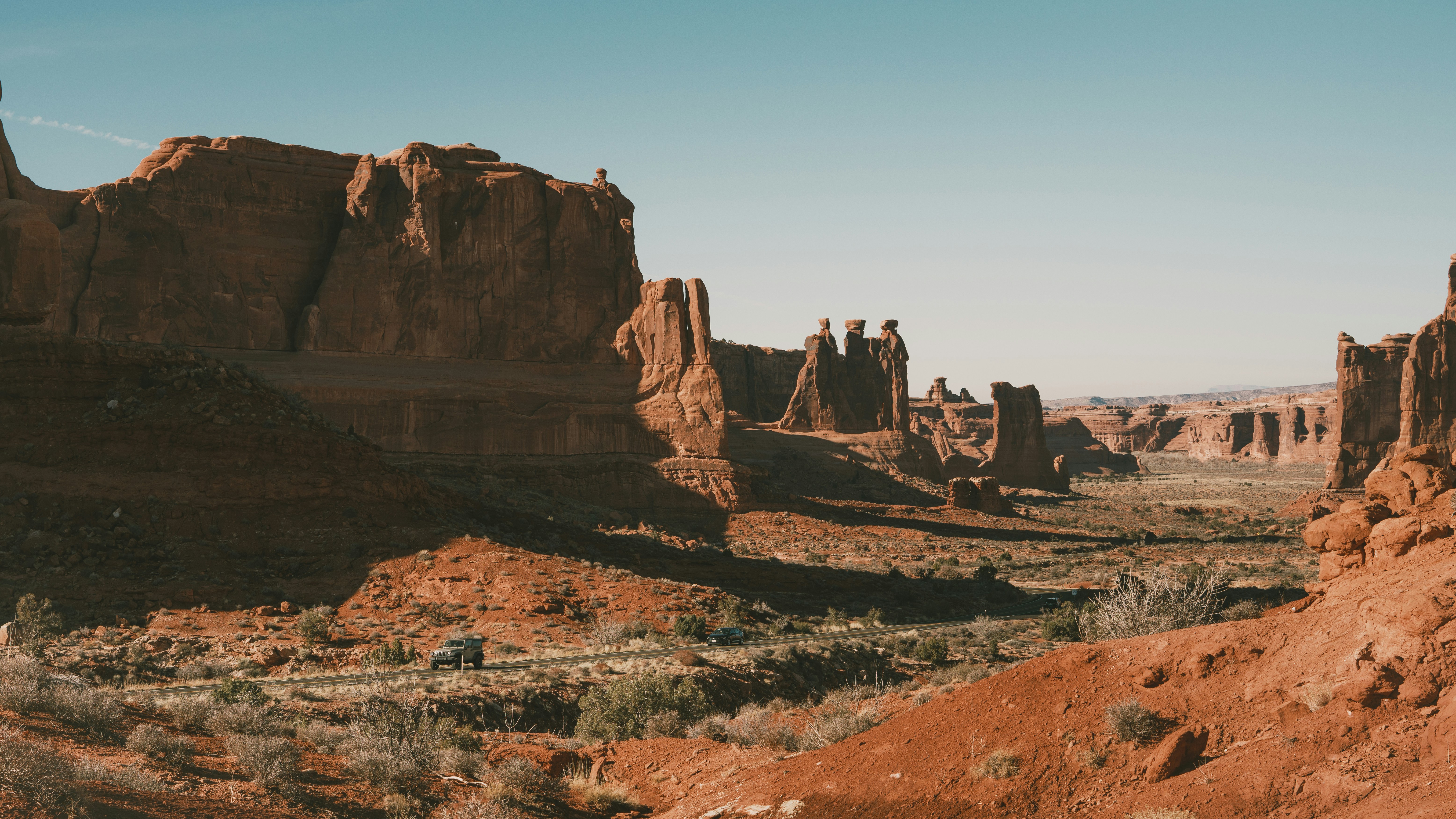 A desert landscape with rocks and grass in the foreground photo – Free ...