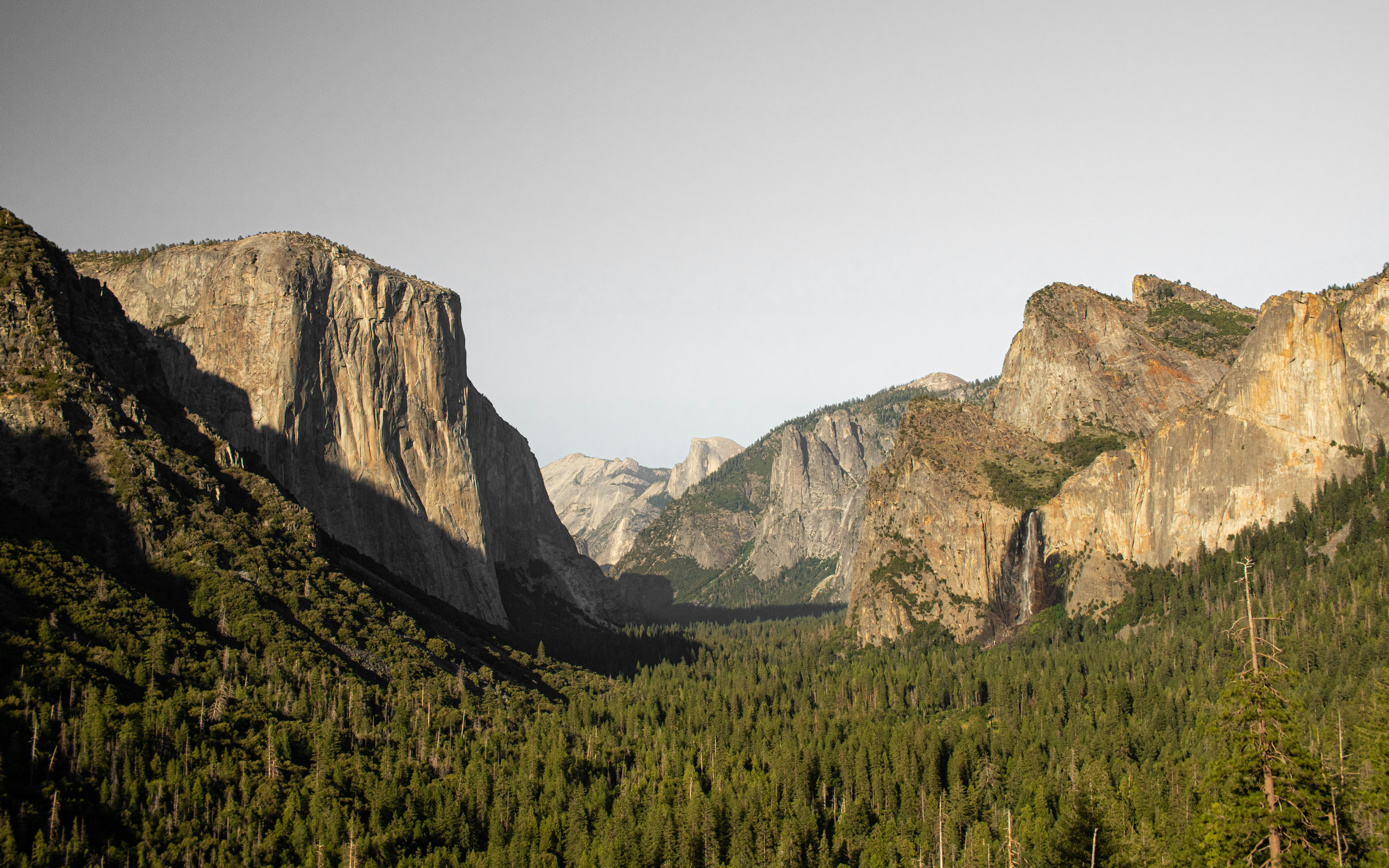 A view of a valley with mountains in the background photo – Free Tunnel view Image on Unsplash