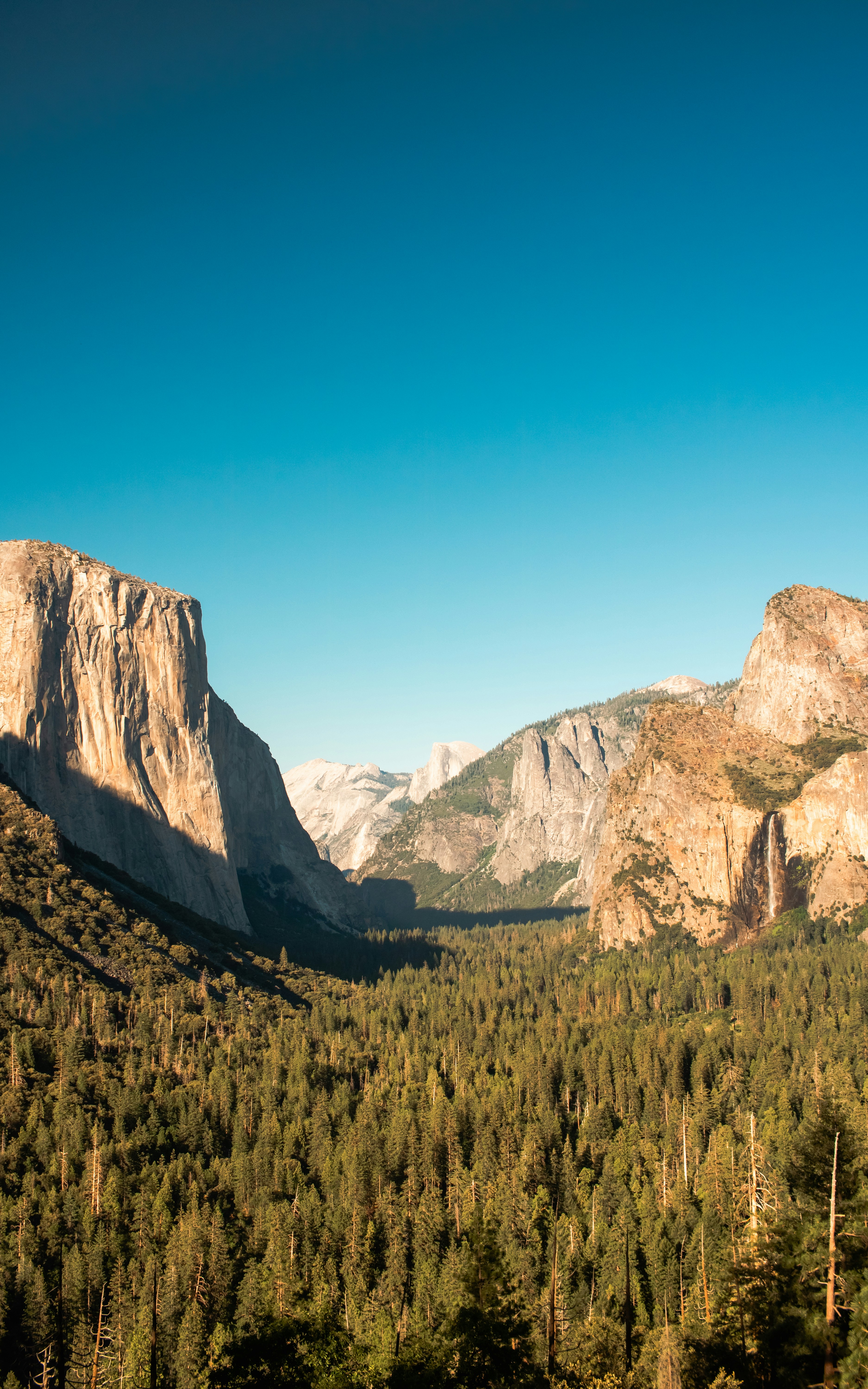 A view of a valley with mountains in the background photo – Free Tunnel view Image on Unsplash