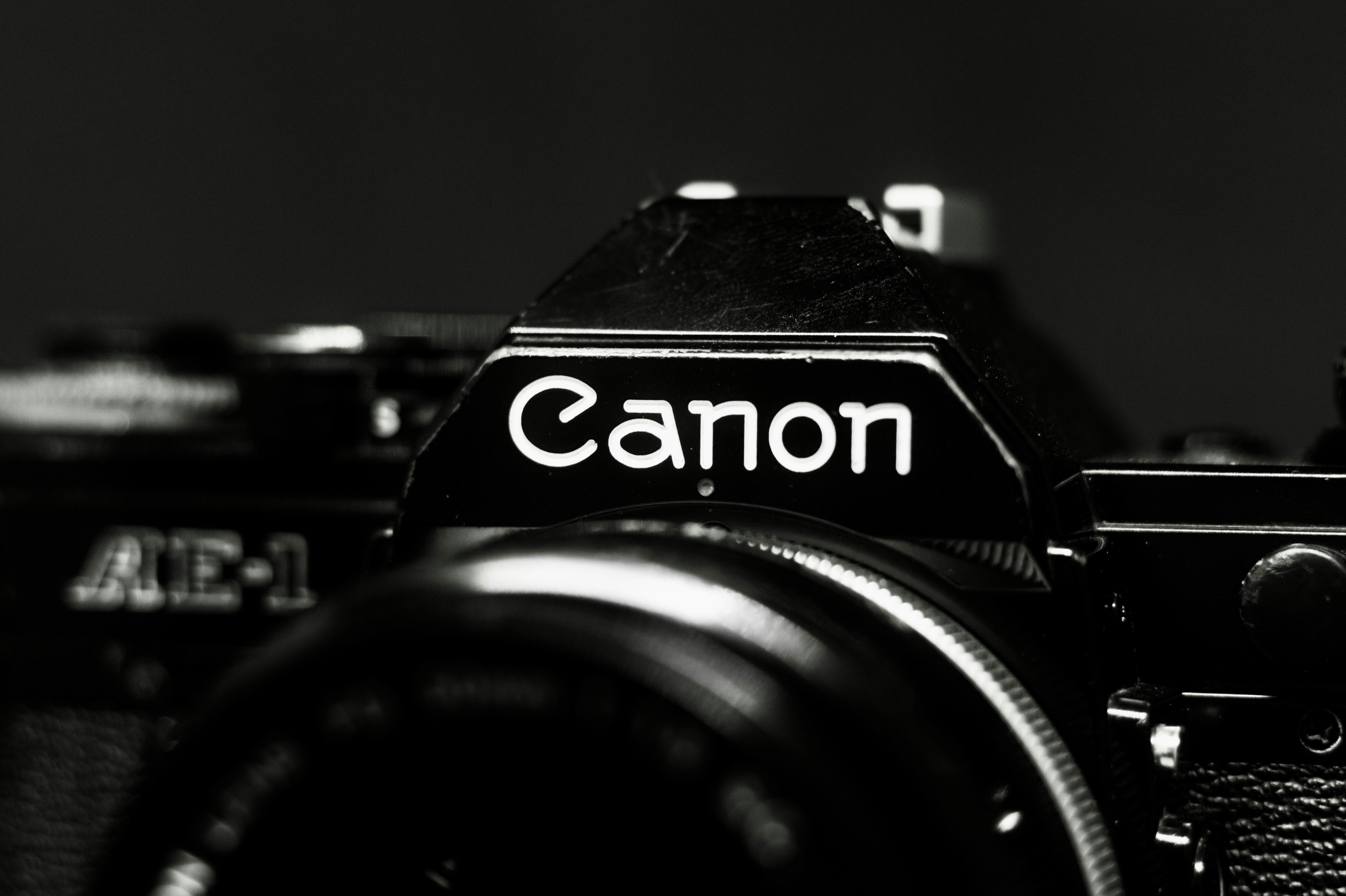 Emblem in Focus: A Black-and-White Close-Up of a Canon SLR