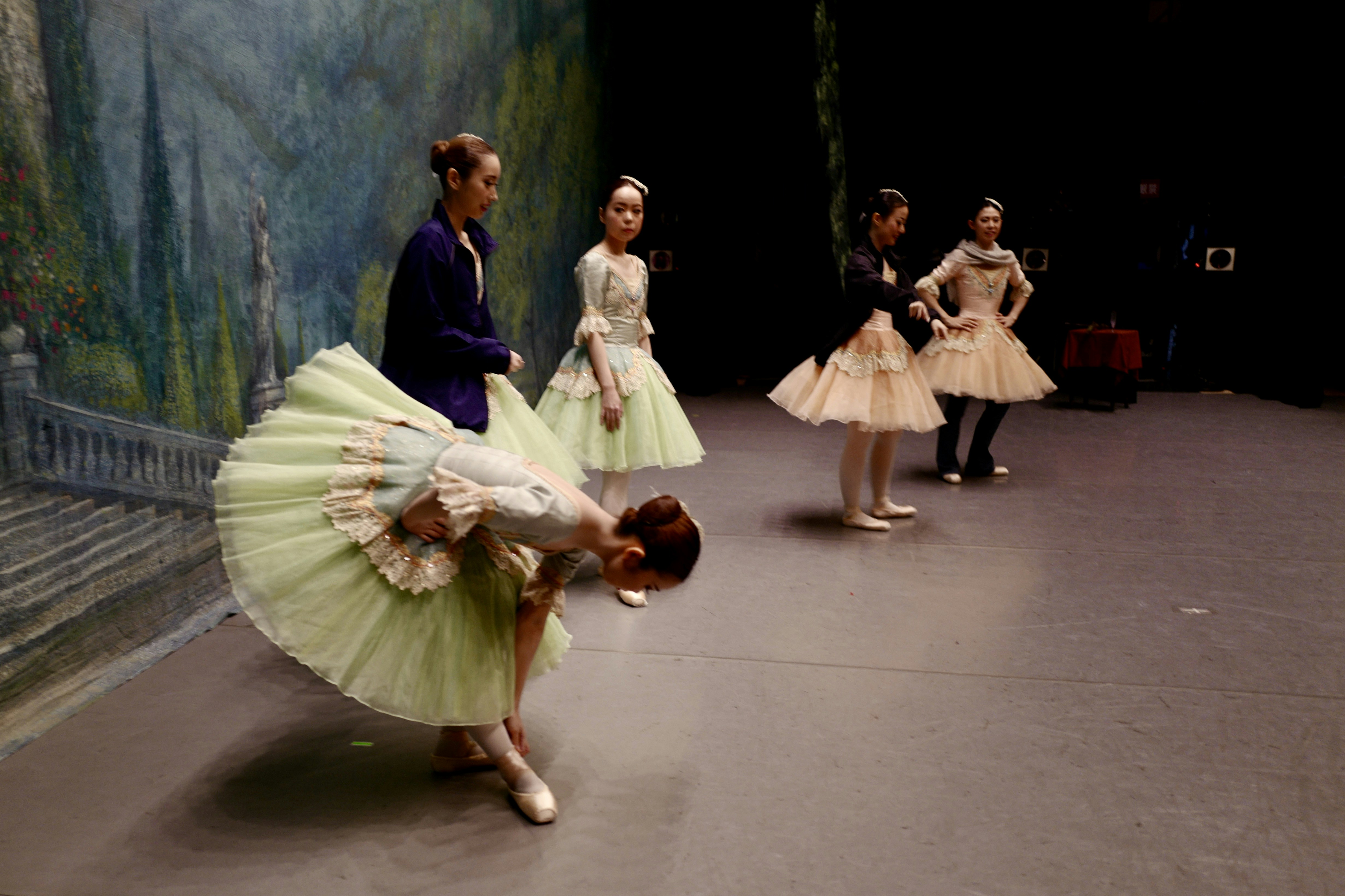 A group of young ballerinas in a ballet class photo – Free Japan Image ...
