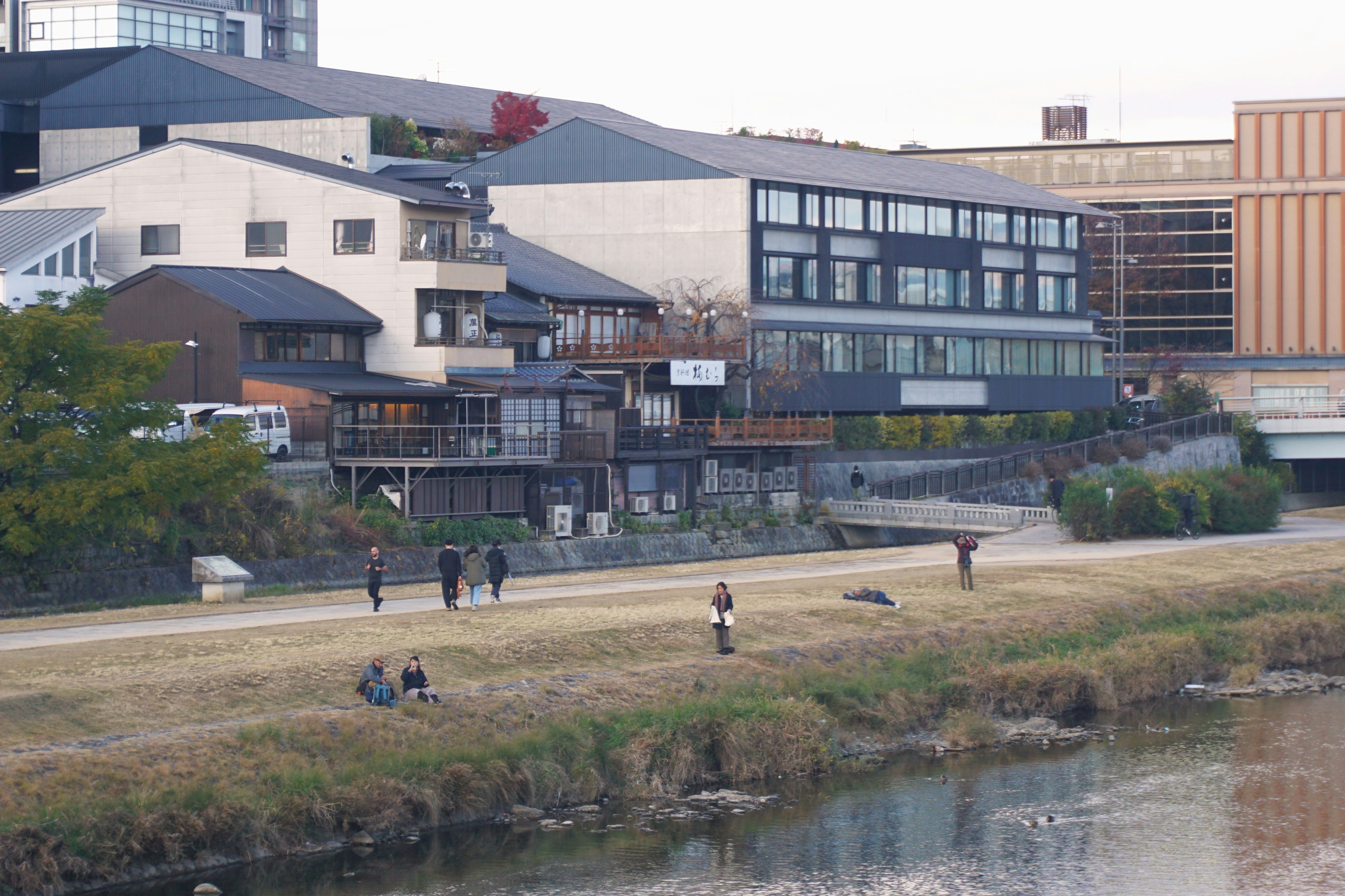 Riverside Campus Walk: People and Modern Architecture by the Water
