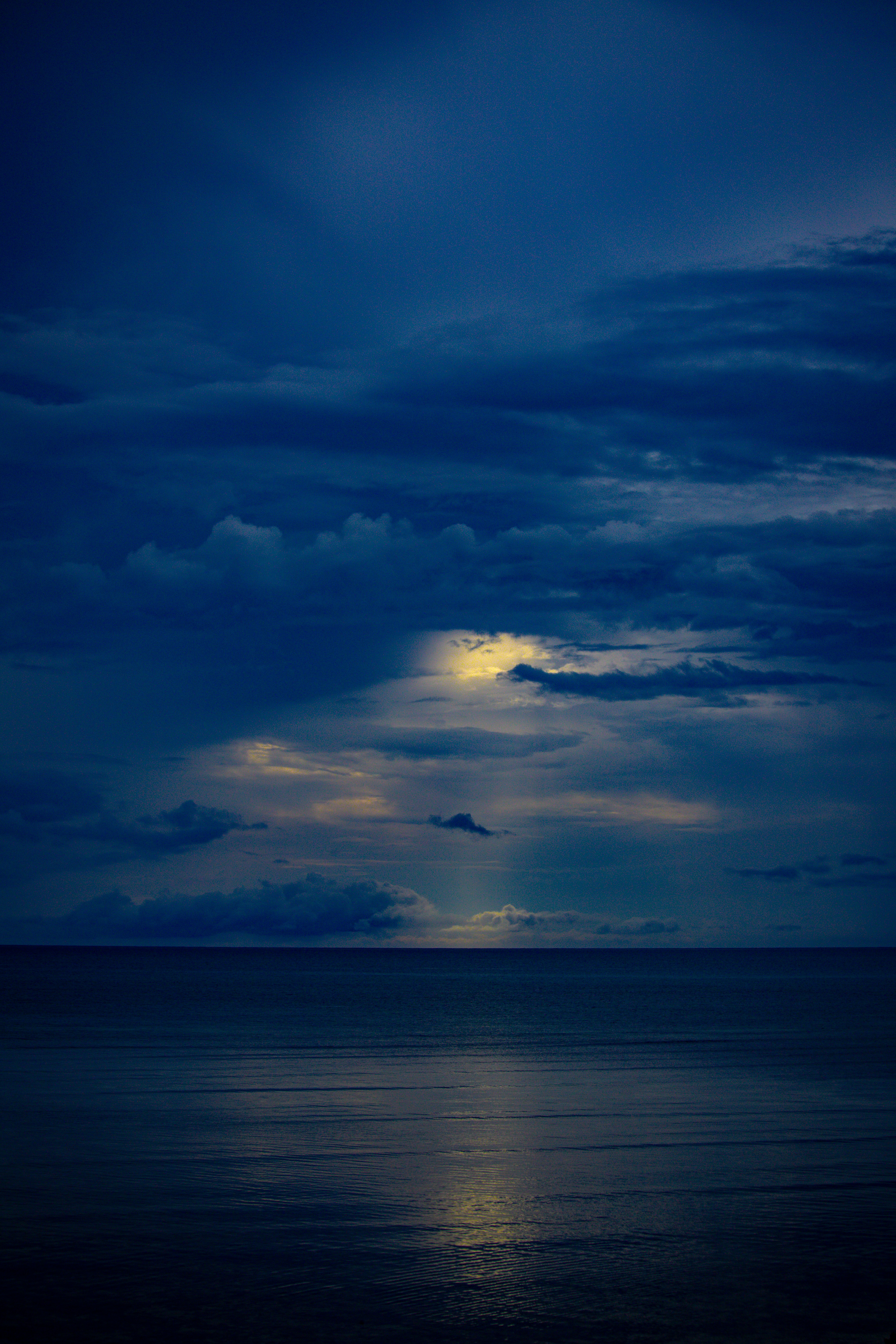 A full view of a body of water at night photo – Free Sea Image on Unsplash