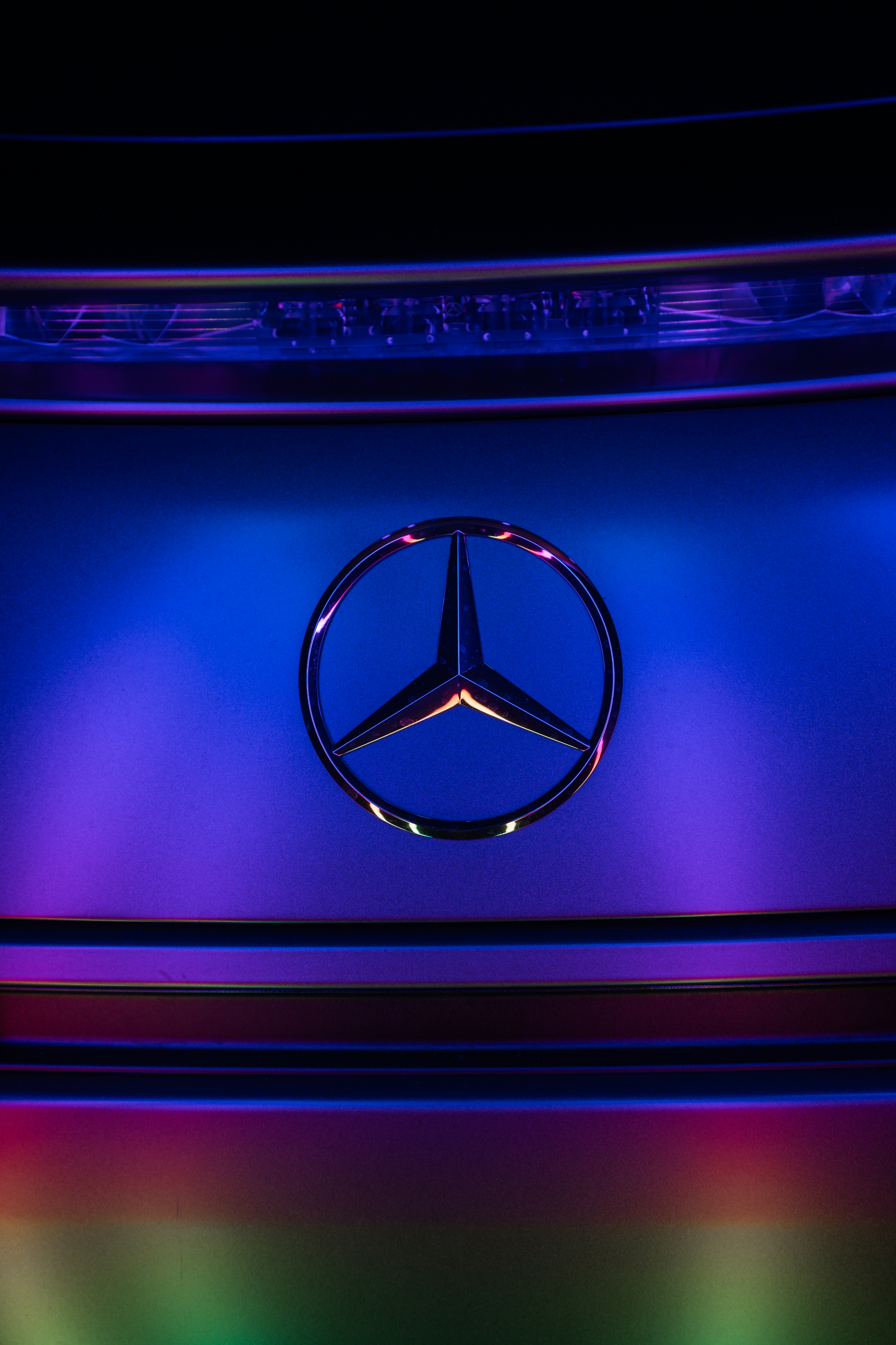 A mercedes logo is shown on a stage photo – Free Atlanta Image on Unsplash