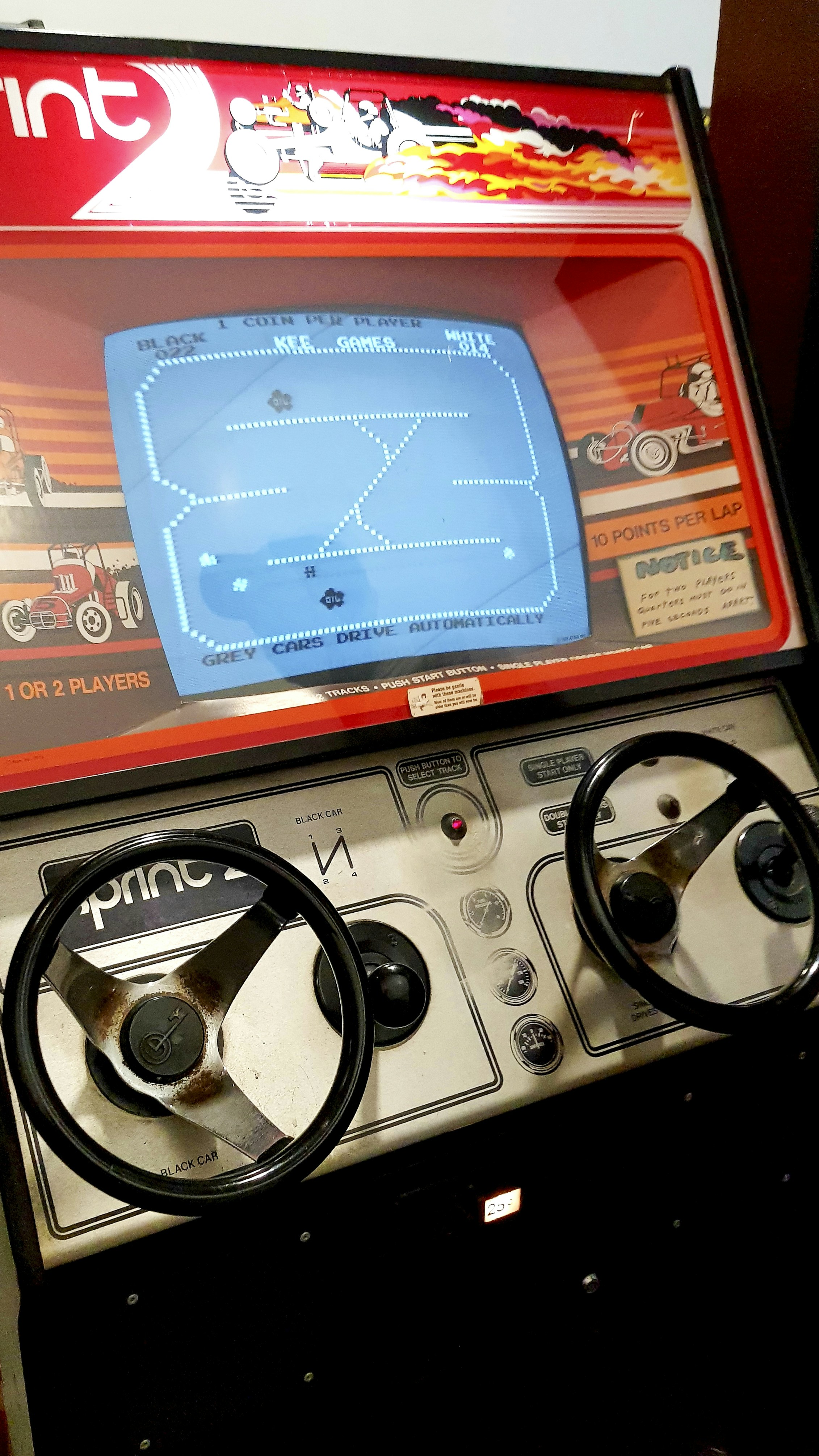 Une machine avec un volant à l’intérieur photo – Image gratuite de San ...