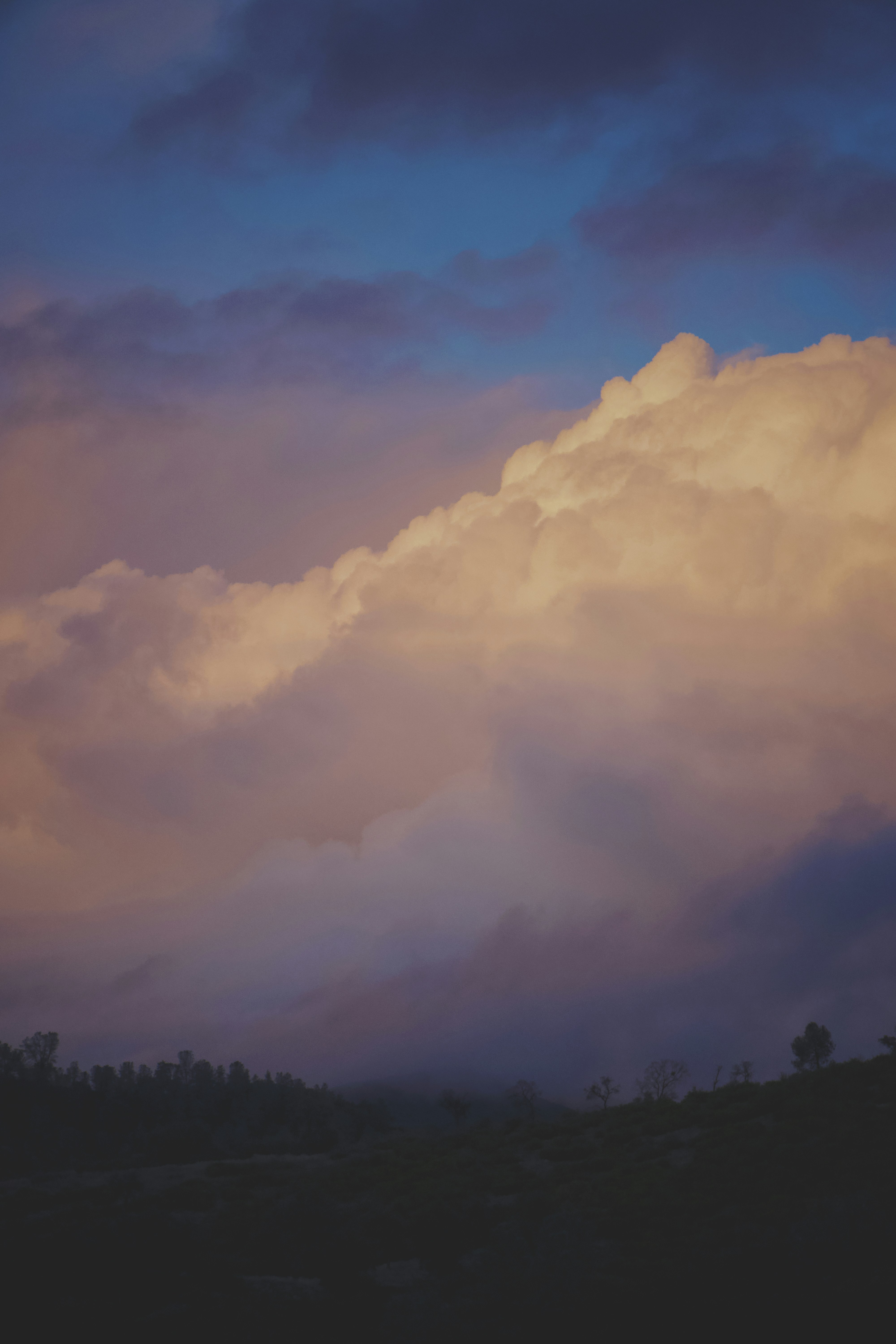 Dusk Crest: Warm Cumulus Over a Quiet Ridge