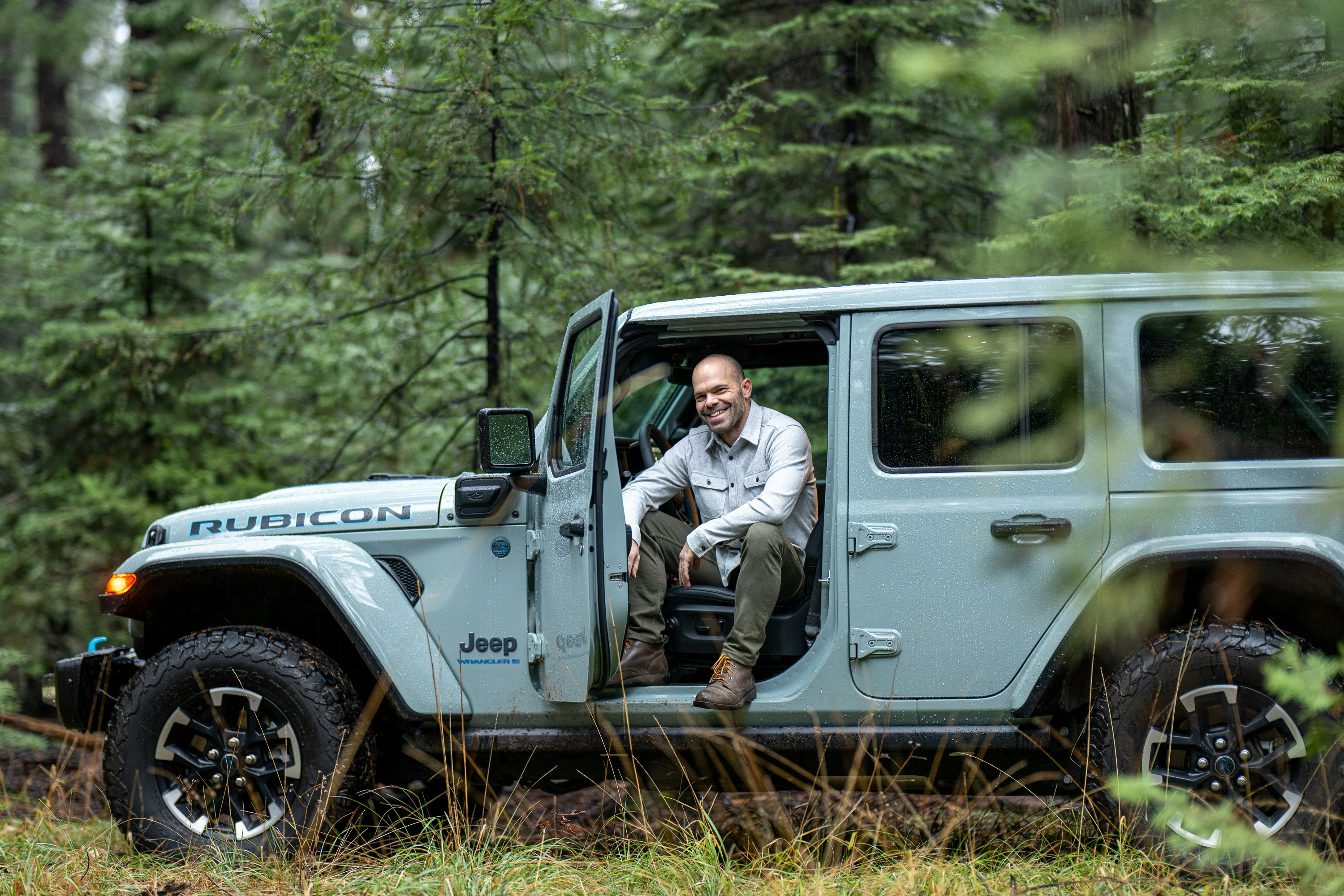 Open-Door Adventure: Jeep Rubicon Pauses Among Moss and Pines